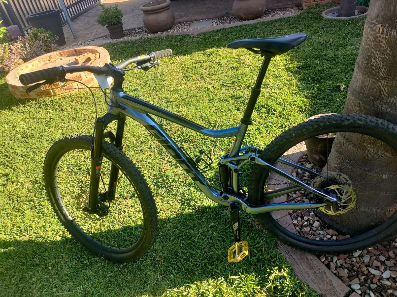 Giant Stance 2021 | Dual Suspension Mountain Bikes | Bike Hub