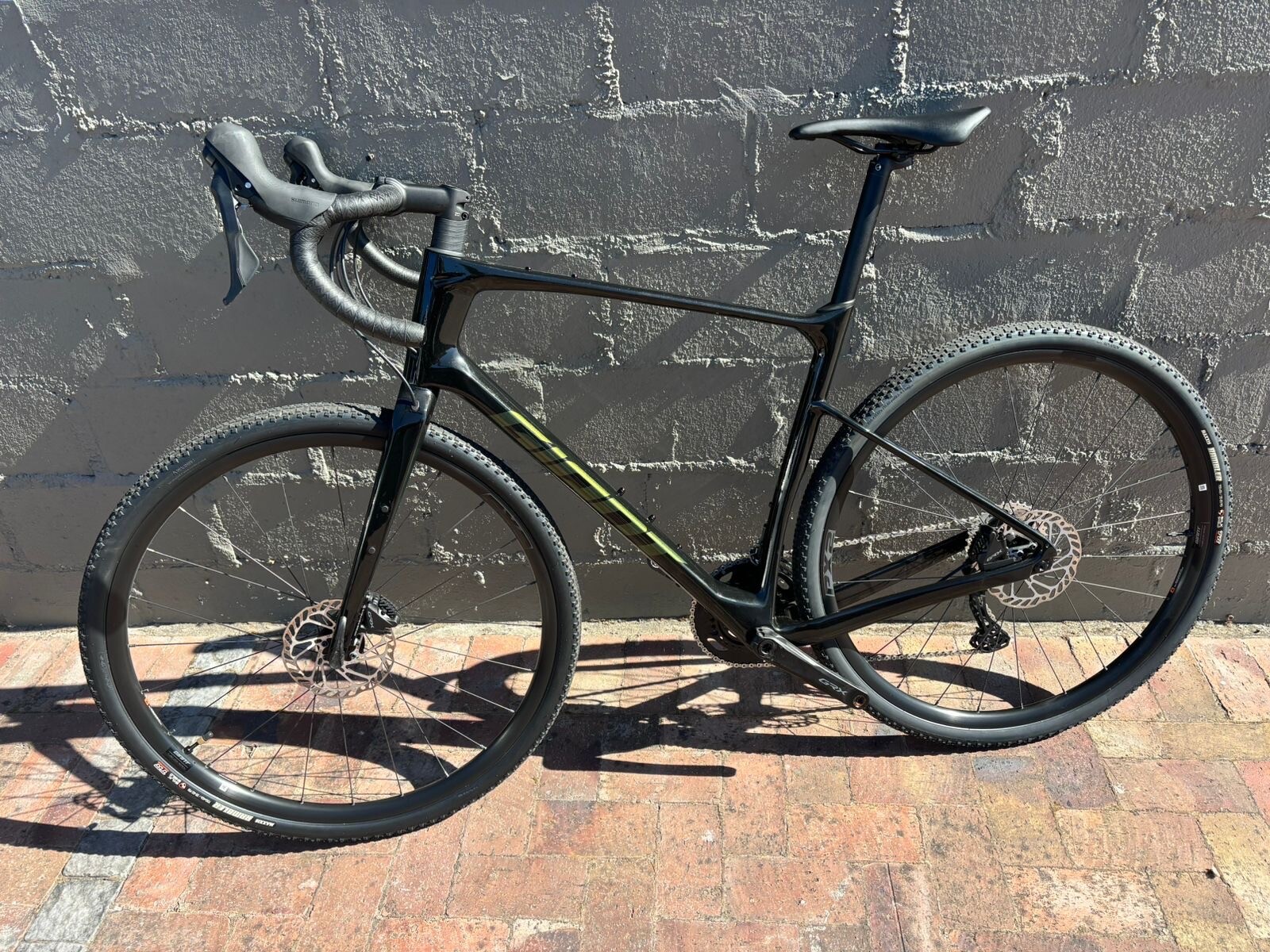 Giant Revolt Advanced 2 (L) | Gravel Bikes | Bike Hub