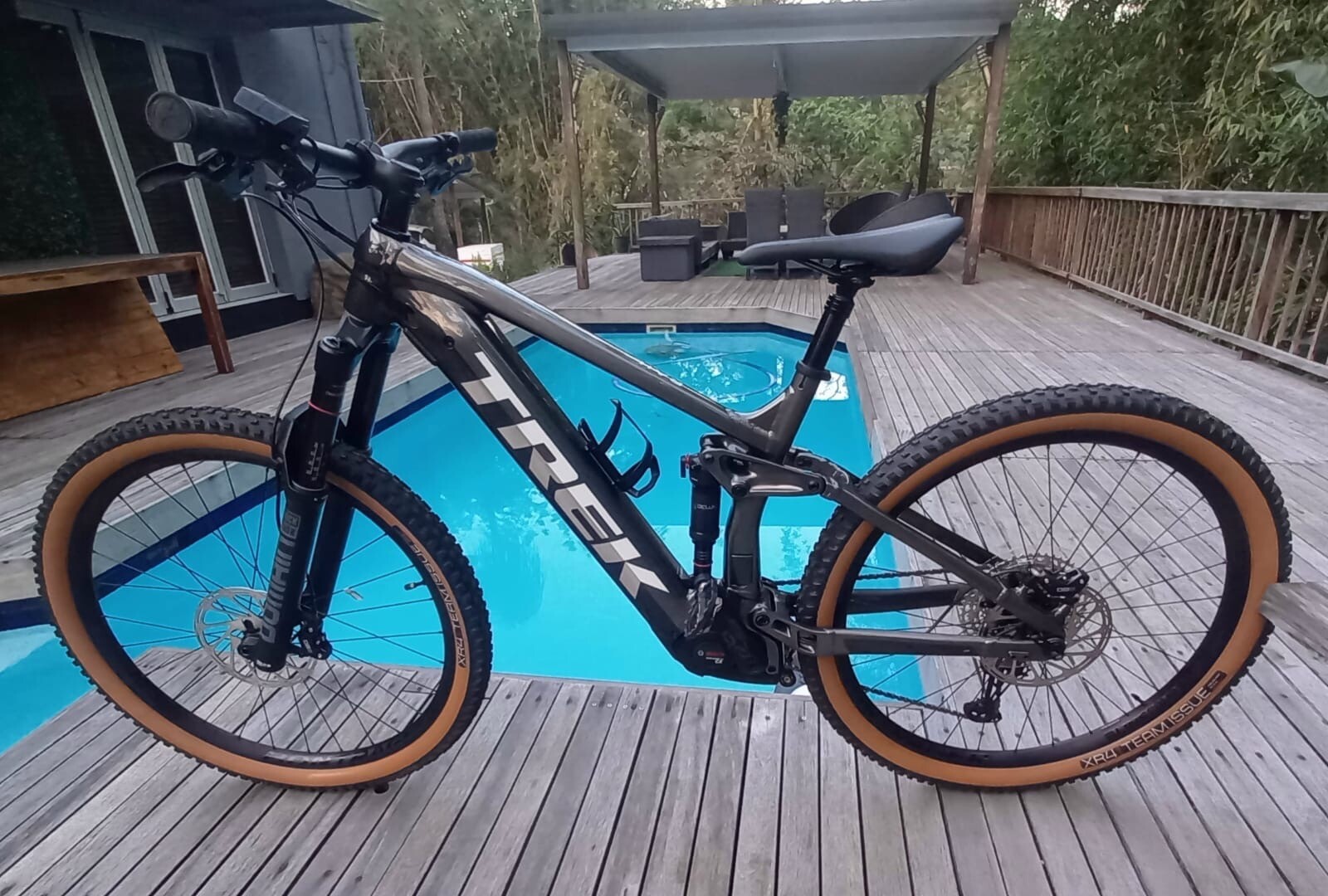 Trek Rail 7 | Dual Suspension Mountain E-Bikes | Bike Hub