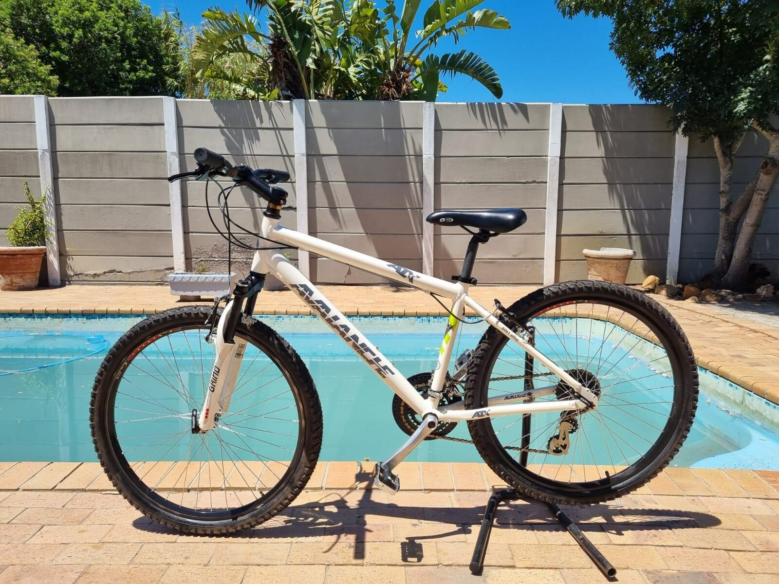 Avalanche ATX 26Inch (S) | Hardtail Mountain Bikes | Bike Hub