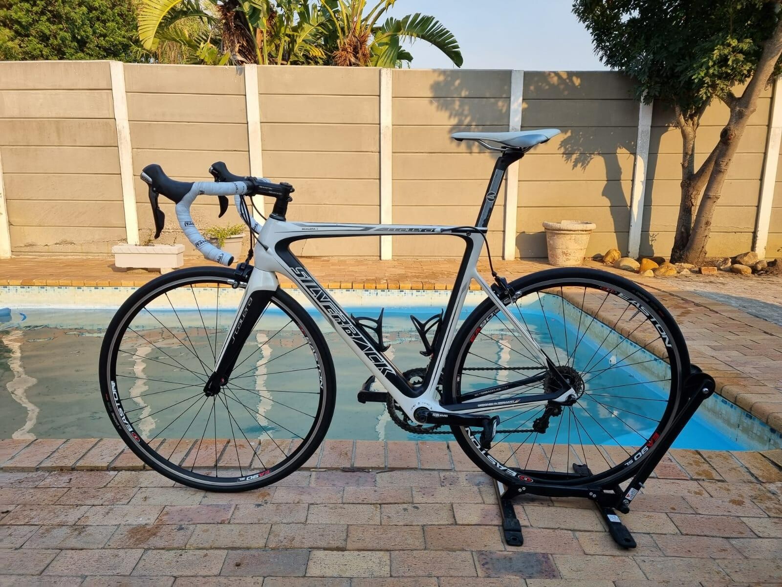 Silverback Scalera 3 Full Carbon | Road Bikes | Bike Hub