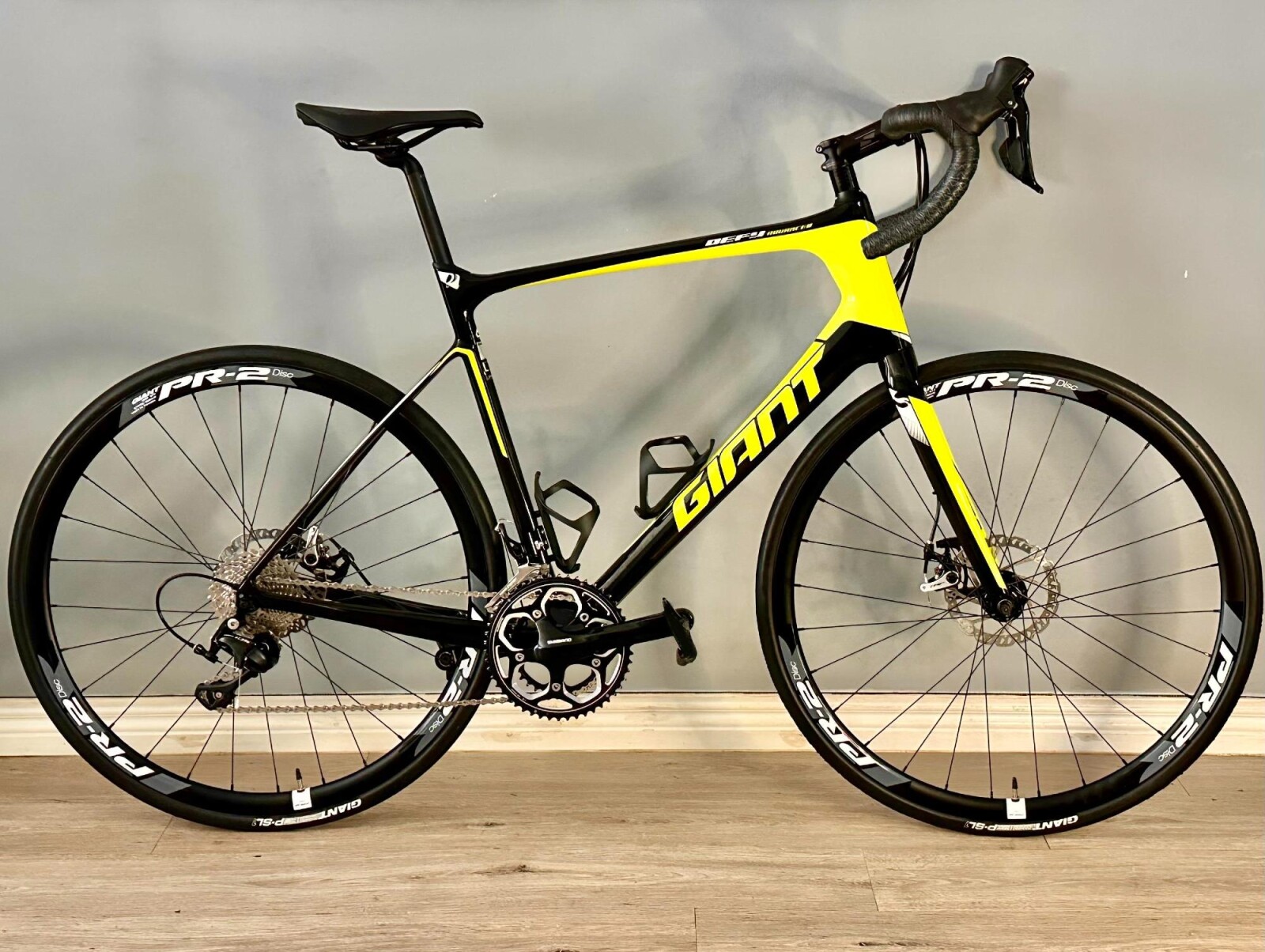 Carbon Giant Defy Advanced, 105 11-speed, disc | Road Bikes | Bike Hub