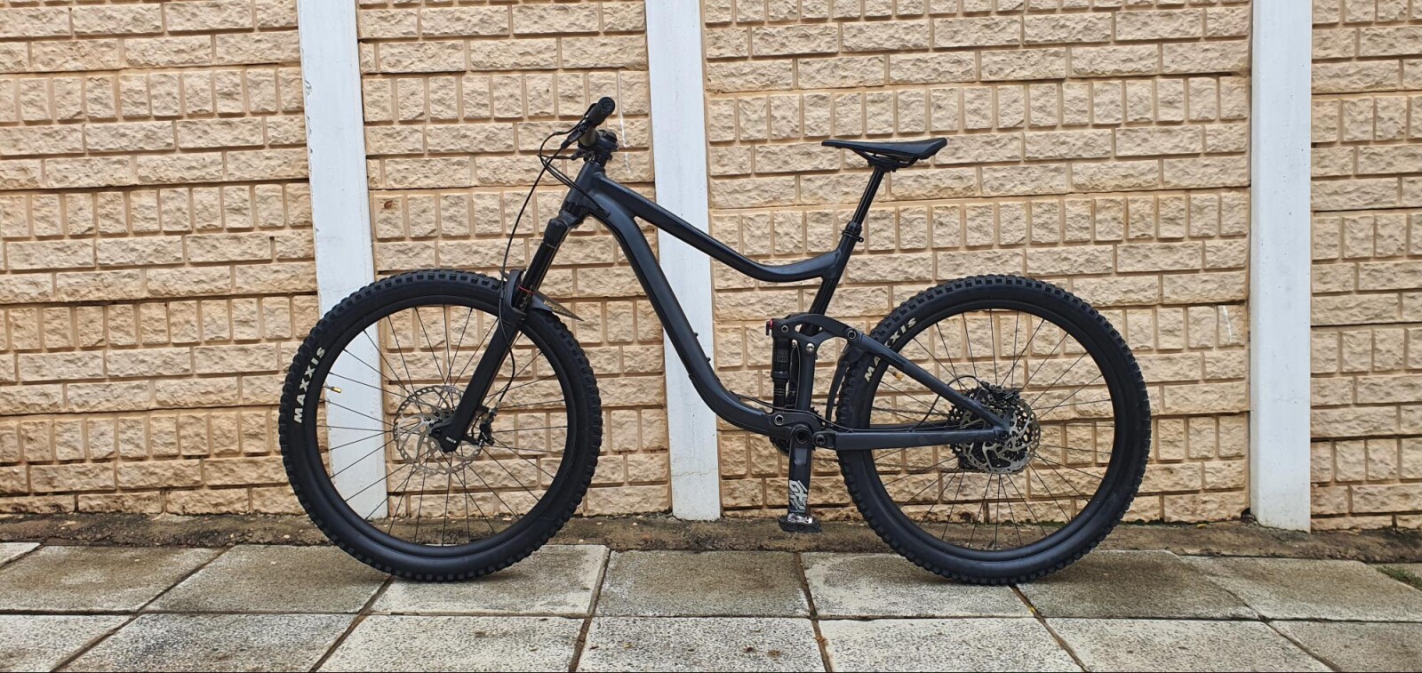 Giant Reign 2 2019 | Dual Suspension Mountain Bikes | Bike Hub