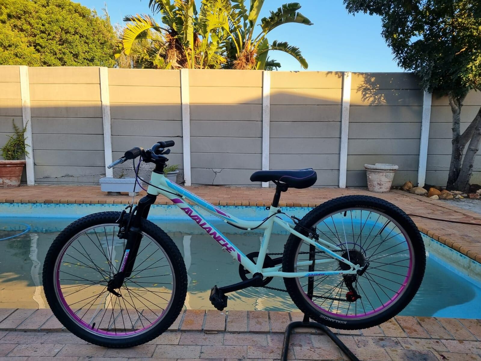 *LIKE NEW* Avalanche Alpha one | Kids Bikes | Bike Hub