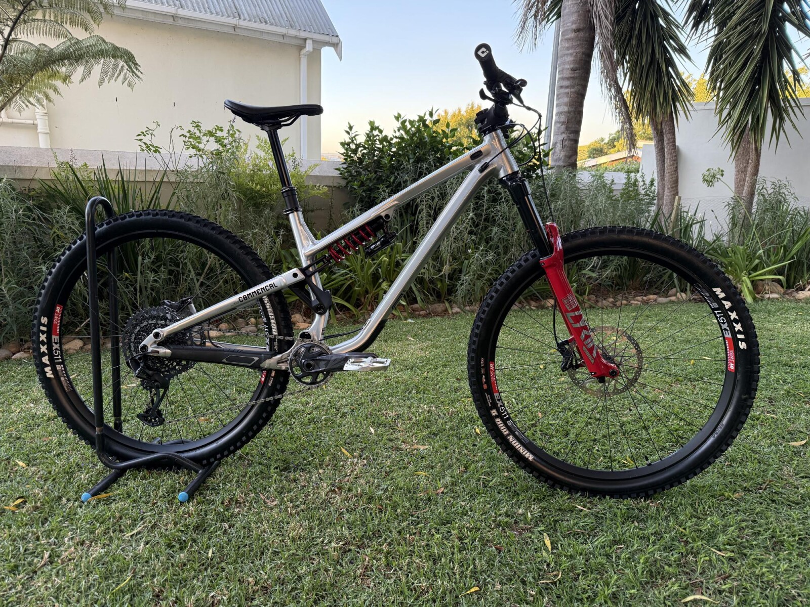 Commencal META TR RACE - *DEMO* | Dual Suspension Mountain Bikes | Bike Hub