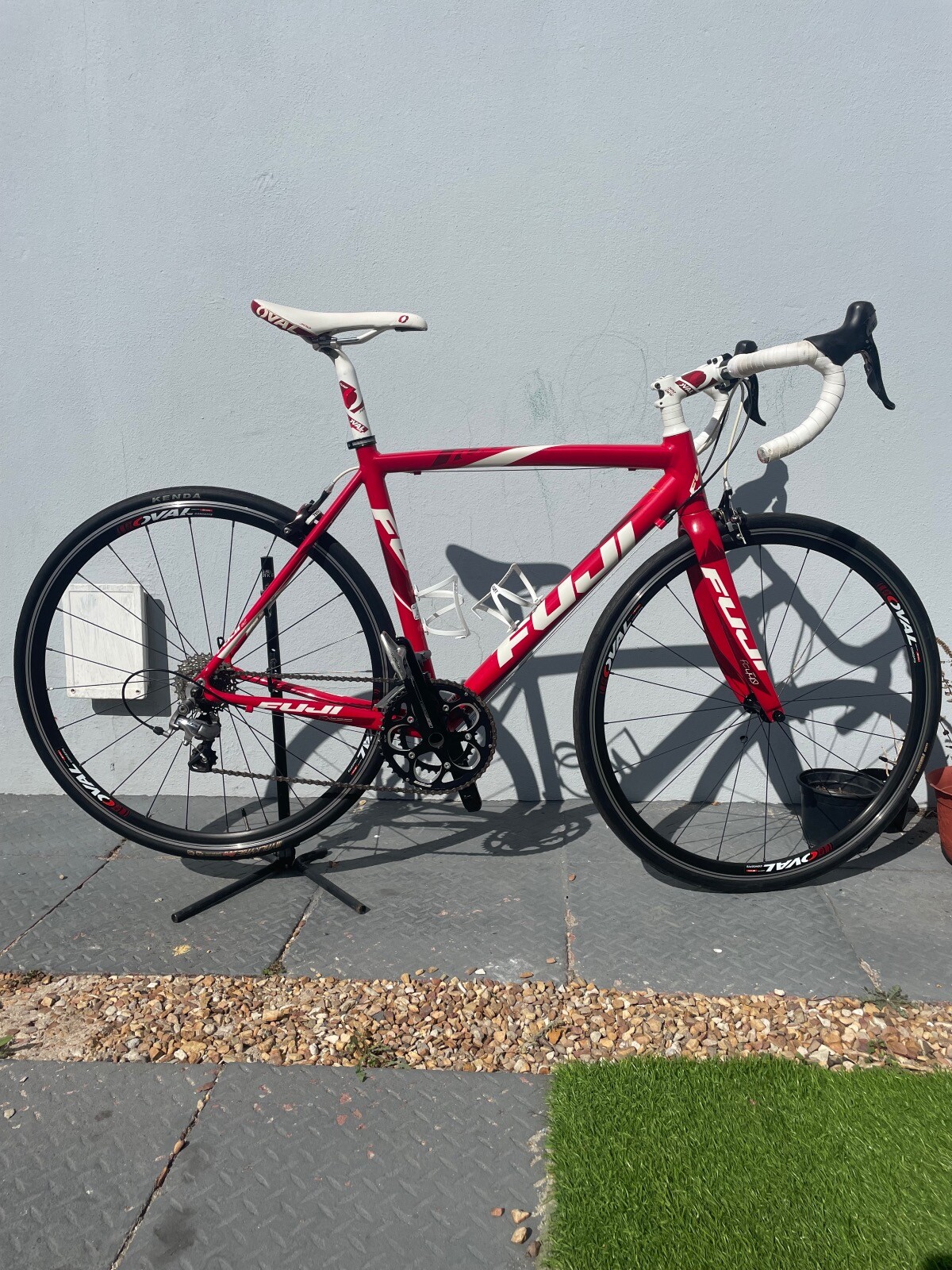 Fuji Roubaix 1.0 - 105 10 speed - 52/53 | Road Bikes | Bike Hub