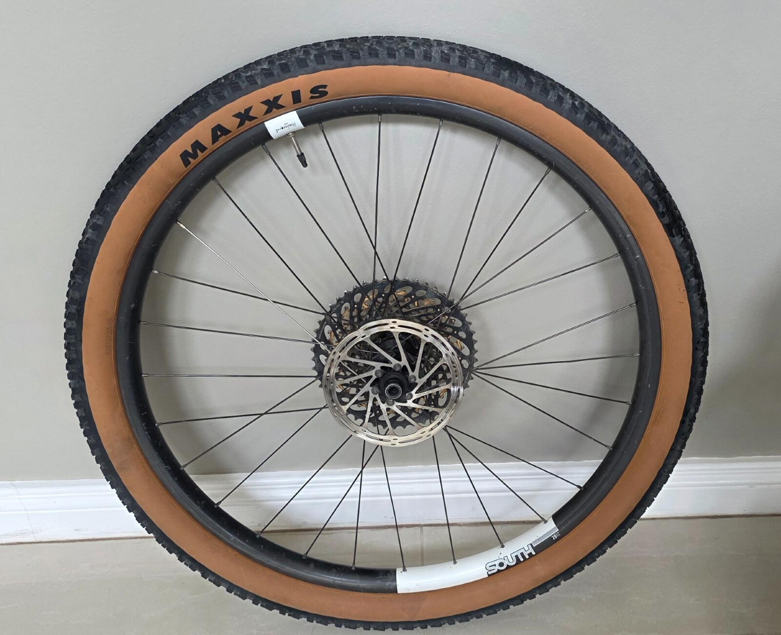 South Industries XC Carbon 29 Boost_ Hope pro4 hub | Mountain Bike ...