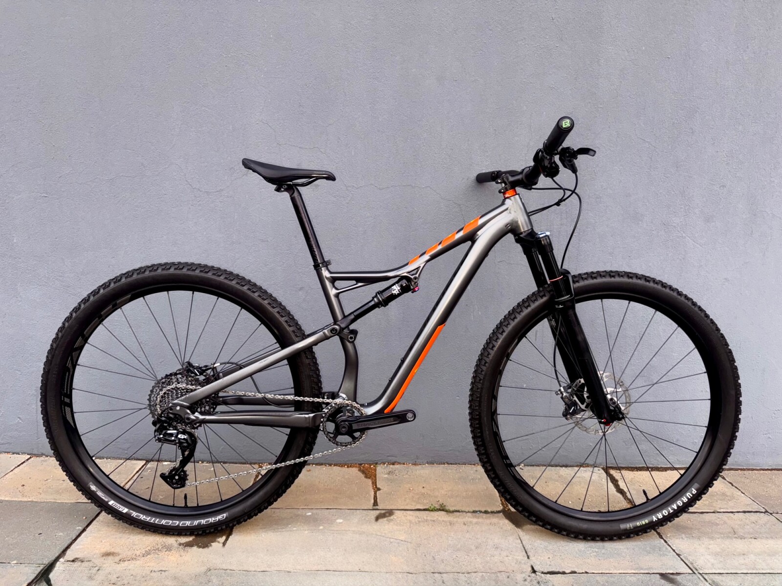 Specialized Camber Comp Medium 2017 | Dual Suspension Mountain Bikes | Bike Hub