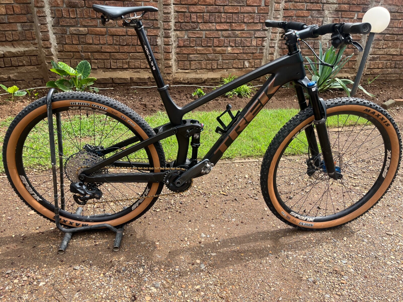 TREK TOPFUEL | Dual Suspension Mountain Bikes | Bike Hub