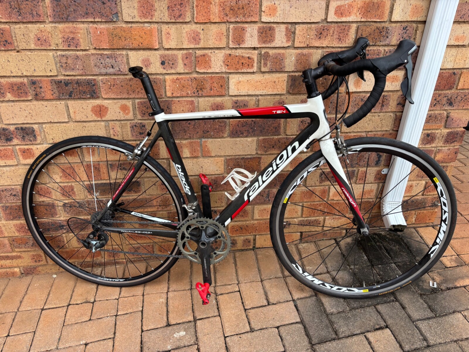 Raleigh Carbon Road Bike | Road Bikes | Bike Hub