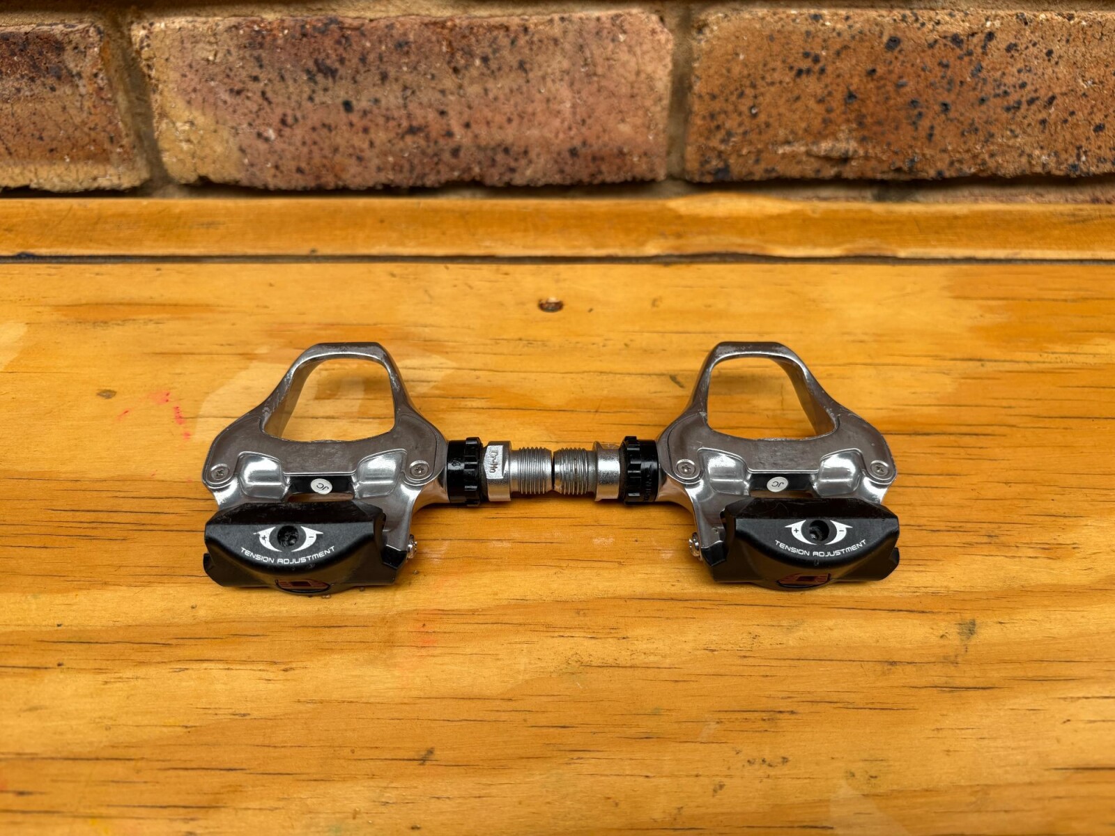 Shimano 105 Wide Base Road SPD Pedals | Pedals | Bike Hub