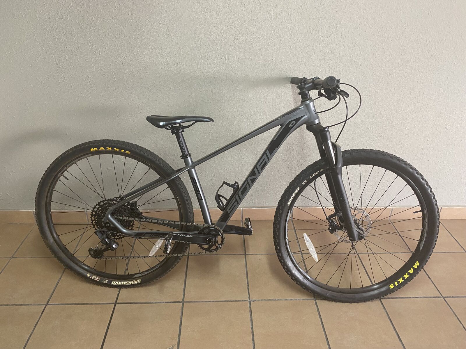 Signal Pro | Hardtail Mountain Bikes | Bike Hub