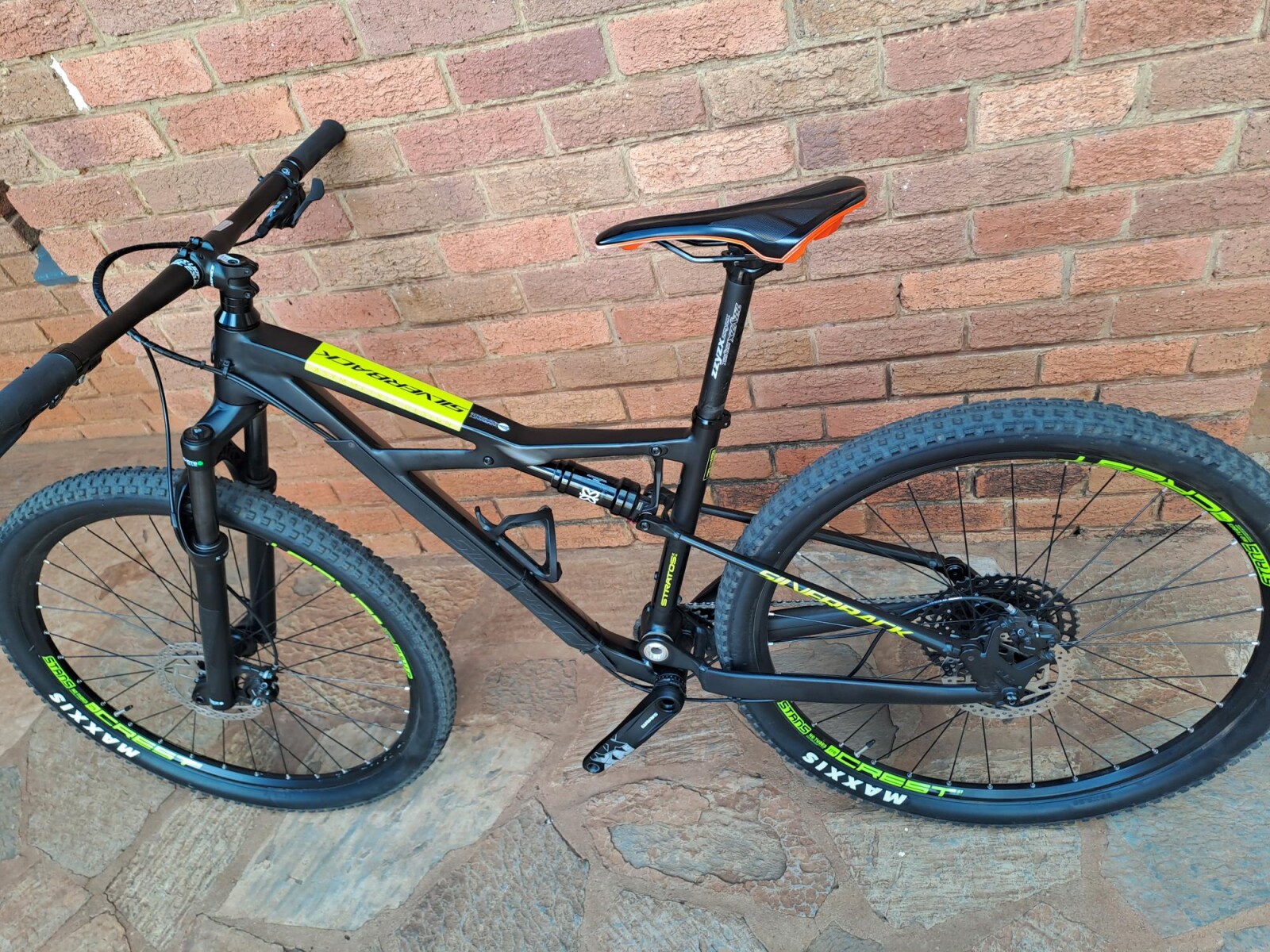 Silverback Stratos | Dual Suspension Mountain Bikes | Bike Hub