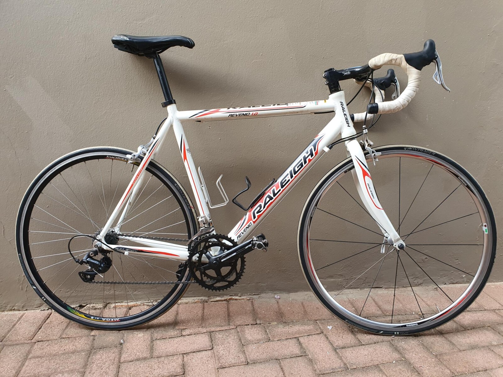 Raleigh Revenio 1.0 | Road Bikes | Bike Hub