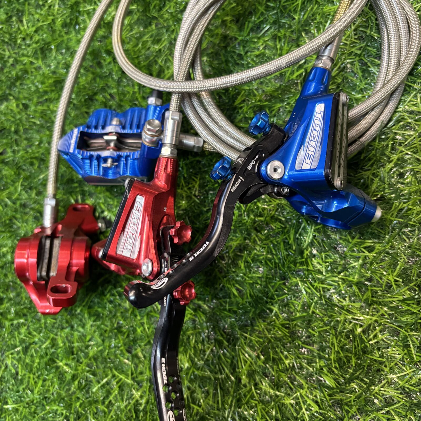 Hope Tech 3 V4 and X2 Brake set | Mountain Bike Brakes | Bike Hub