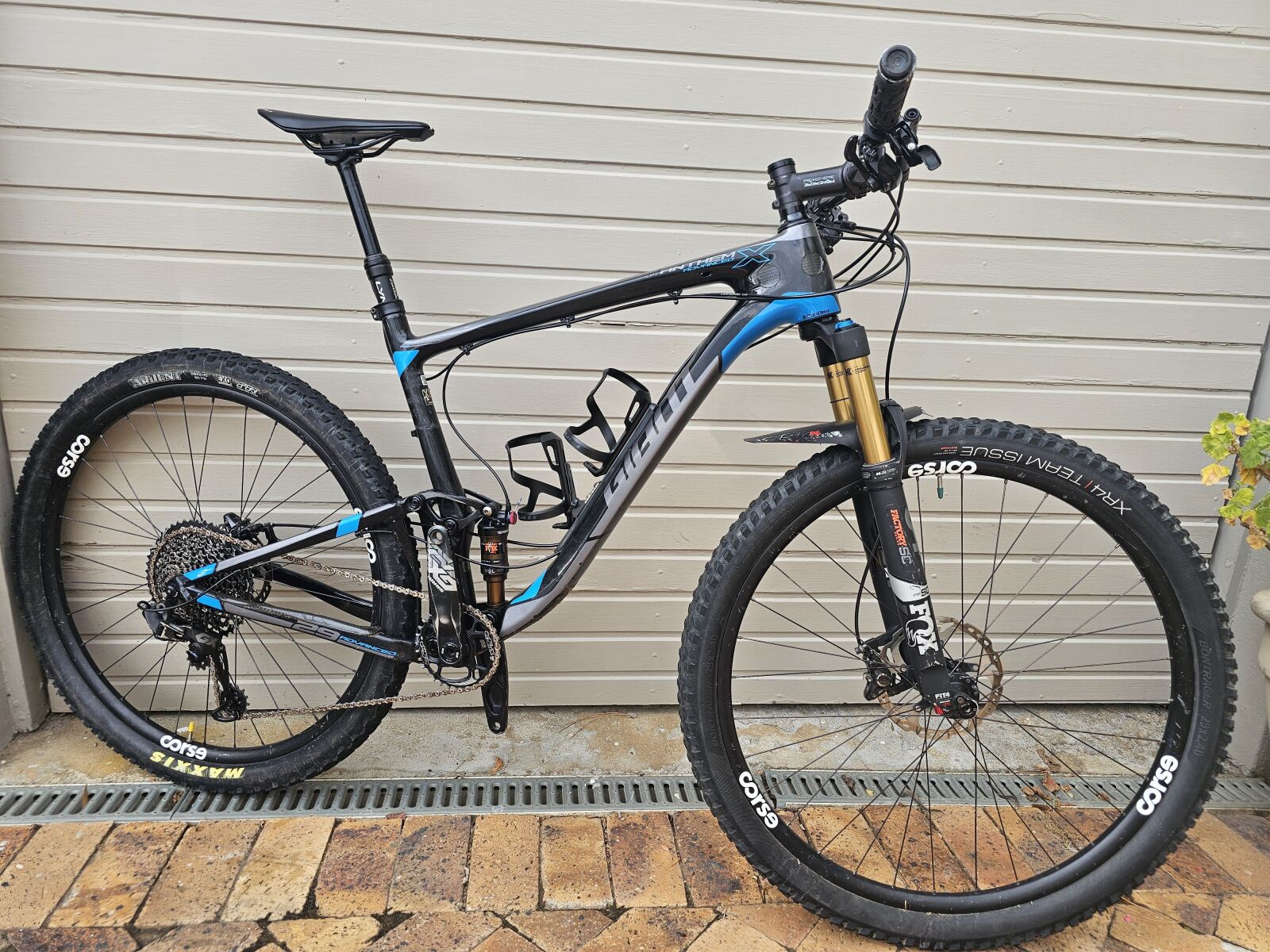 GIANT Anthem Advanced Carbon 2017 | Dual Suspension Mountain Bikes ...