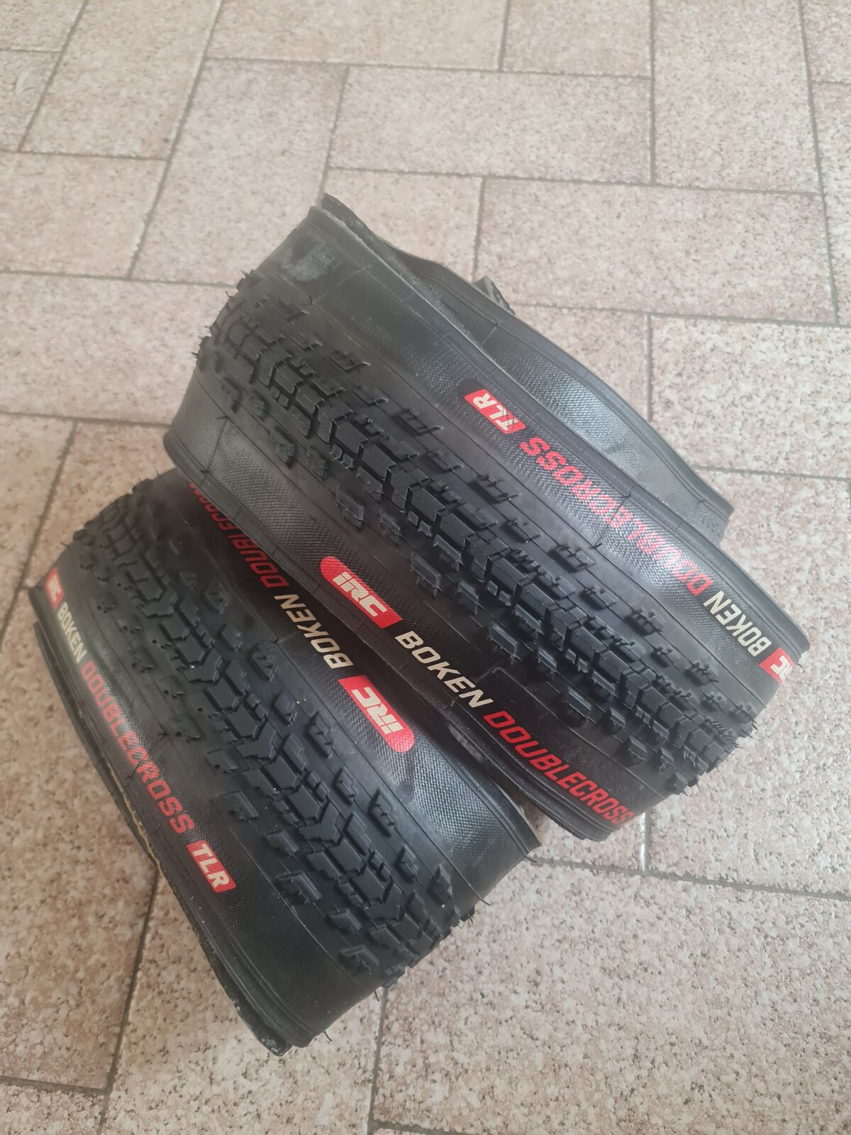 IRC BOKEN DOUBLECROSS 70042C TLR tires | Gravel Bike Tyres | Bike Hub