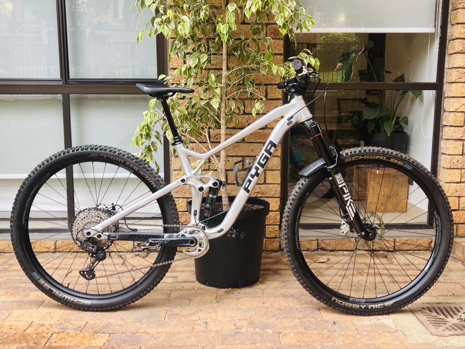 2024 Pyga Hyrax UDH - Medium | Dual Suspension Mountain Bikes | Bike Hub