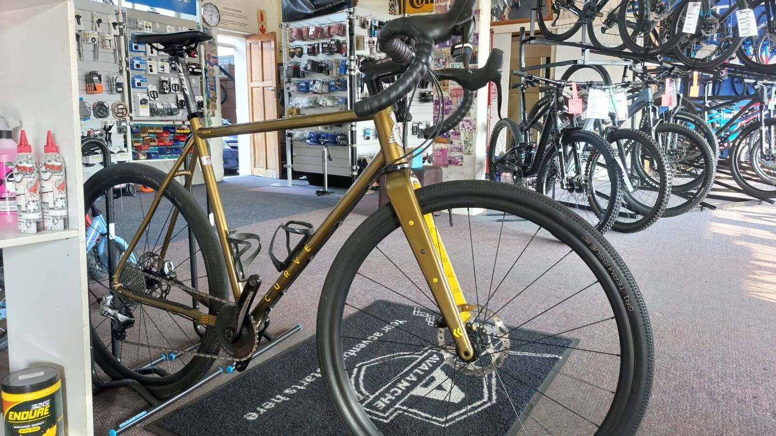 Curve Kevin. | Gravel Bikes | Bike Hub