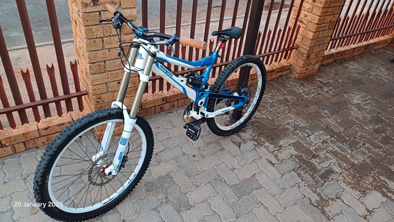 Mongoose Bootr Expert Downhill Mountain Bike | Downhill Bikes | Bike Hub