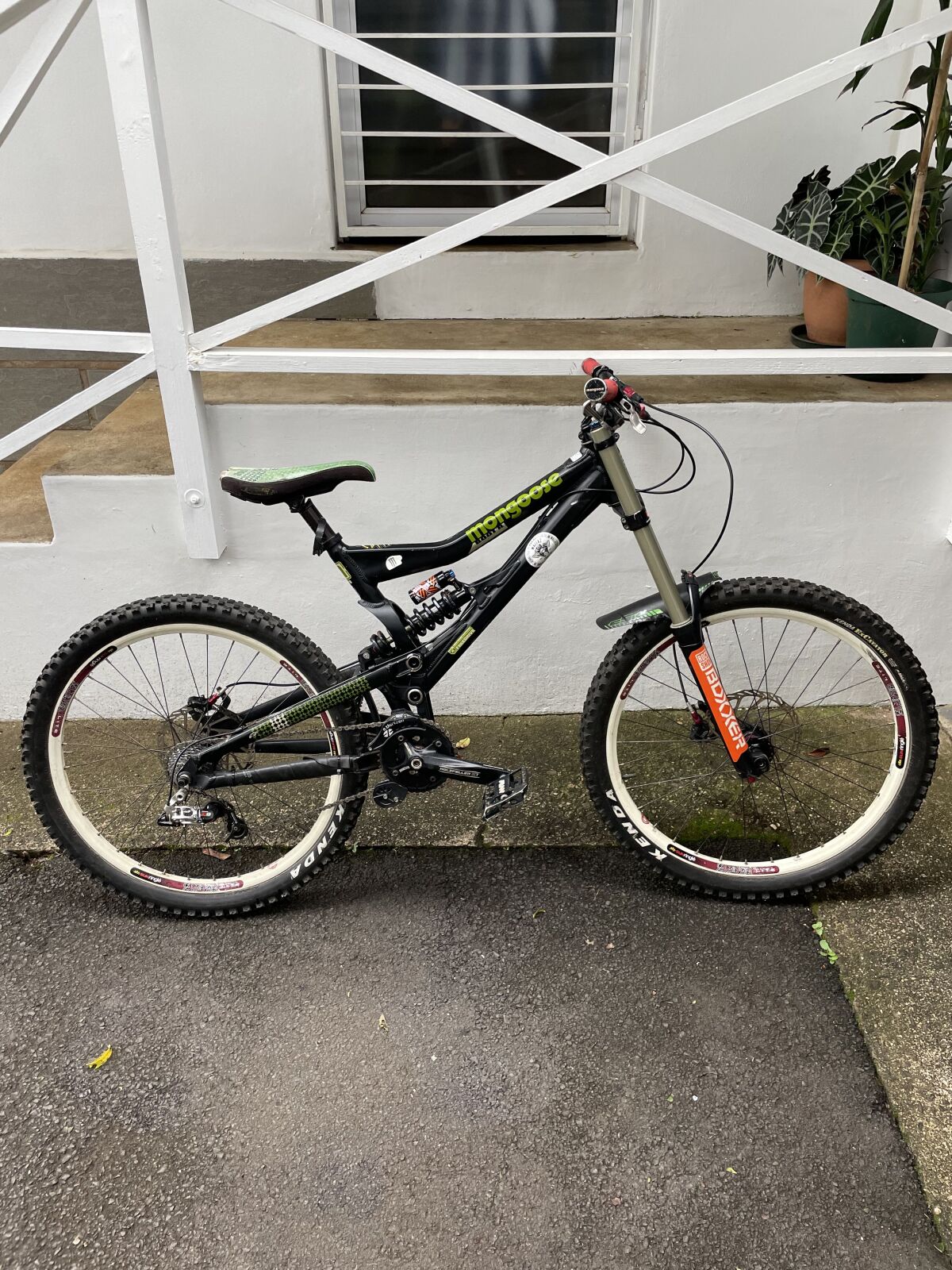 Mongoose boot r | Downhill Bikes | Bike Hub