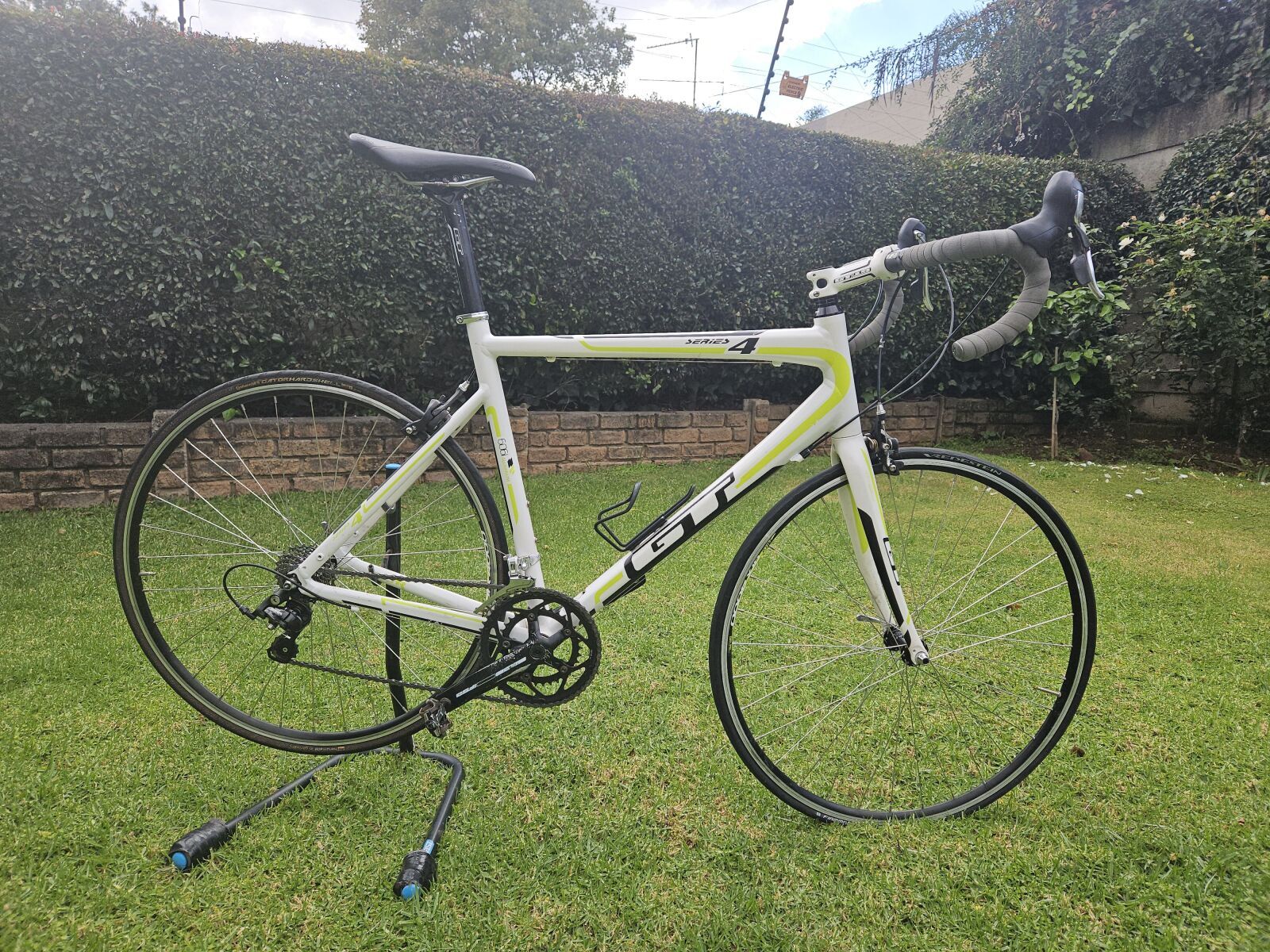 GT Series 4 Road Bike - READ AD. | Road Bikes | Bike Hub