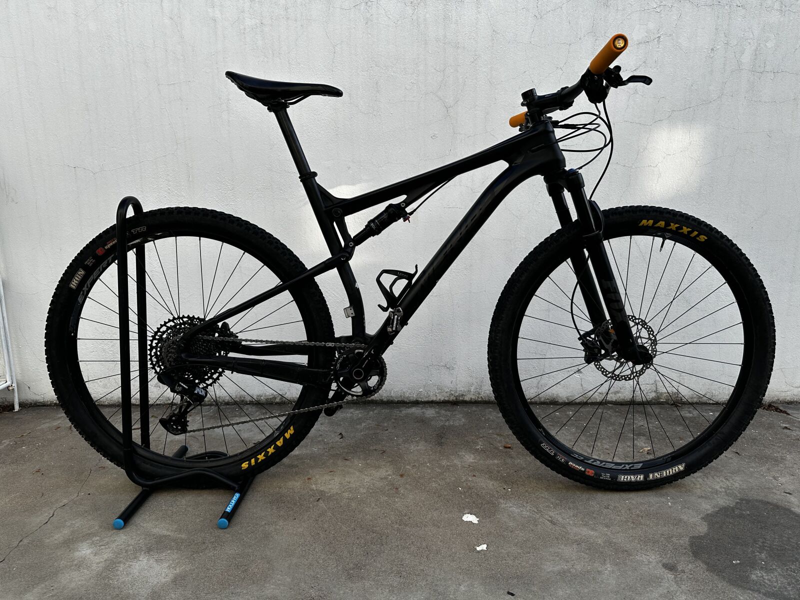 Merida 96 XT | Carbon frame | Dual Suspension Mountain Bikes | Bike Hub