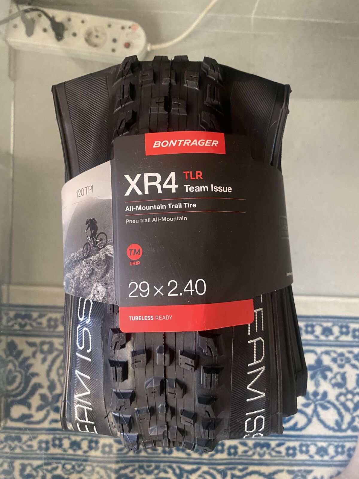 Bontrager XR4 Team Issue 29x2.4 | Mountain Bike Tyres | Bike Hub