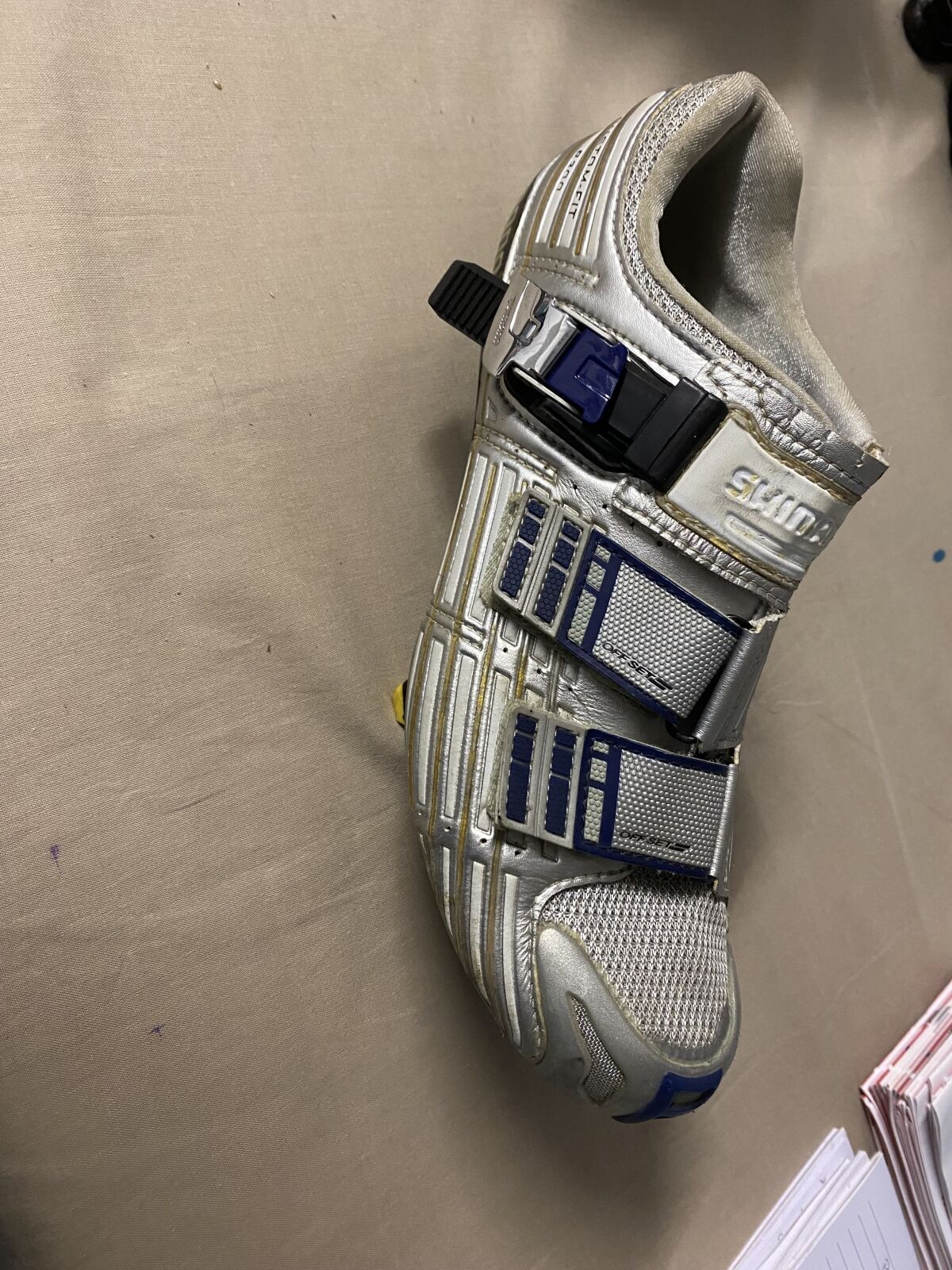 SHIMANO R300 | Shoes | Bike Hub