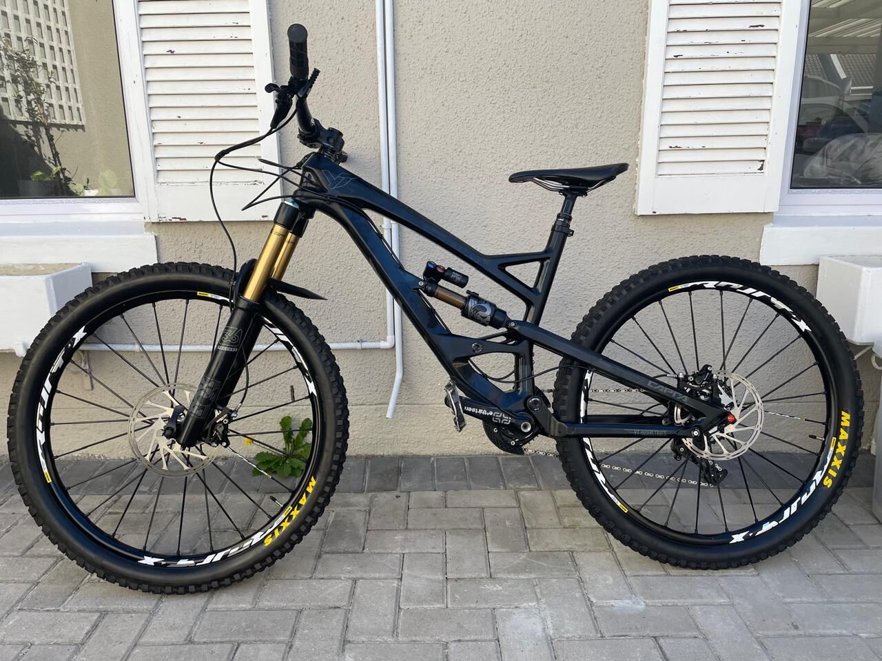 YT Capra CF - Medium | Dual Suspension Mountain Bikes | Bike Hub