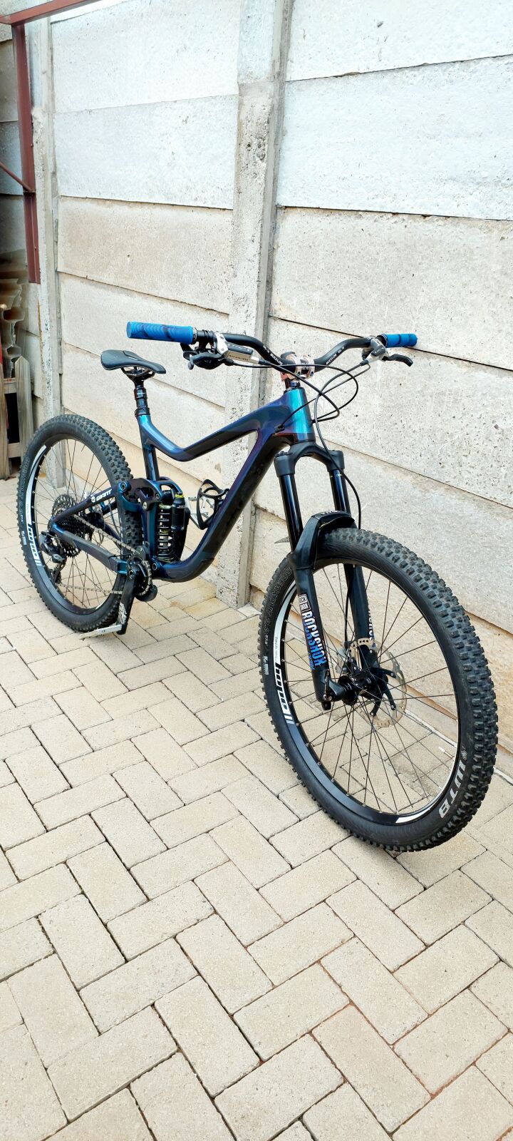 Giant Reign Advanced 0 carbon | Dual Suspension Mountain Bikes | Bike Hub