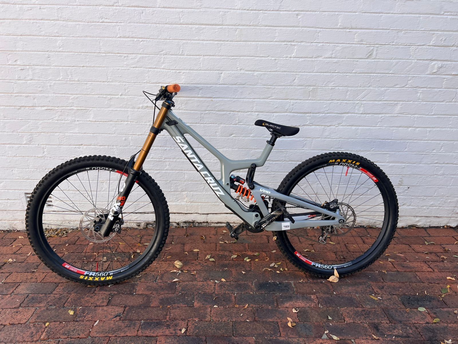 Santa Cruz V10 DH | Downhill Bikes | Bike Hub