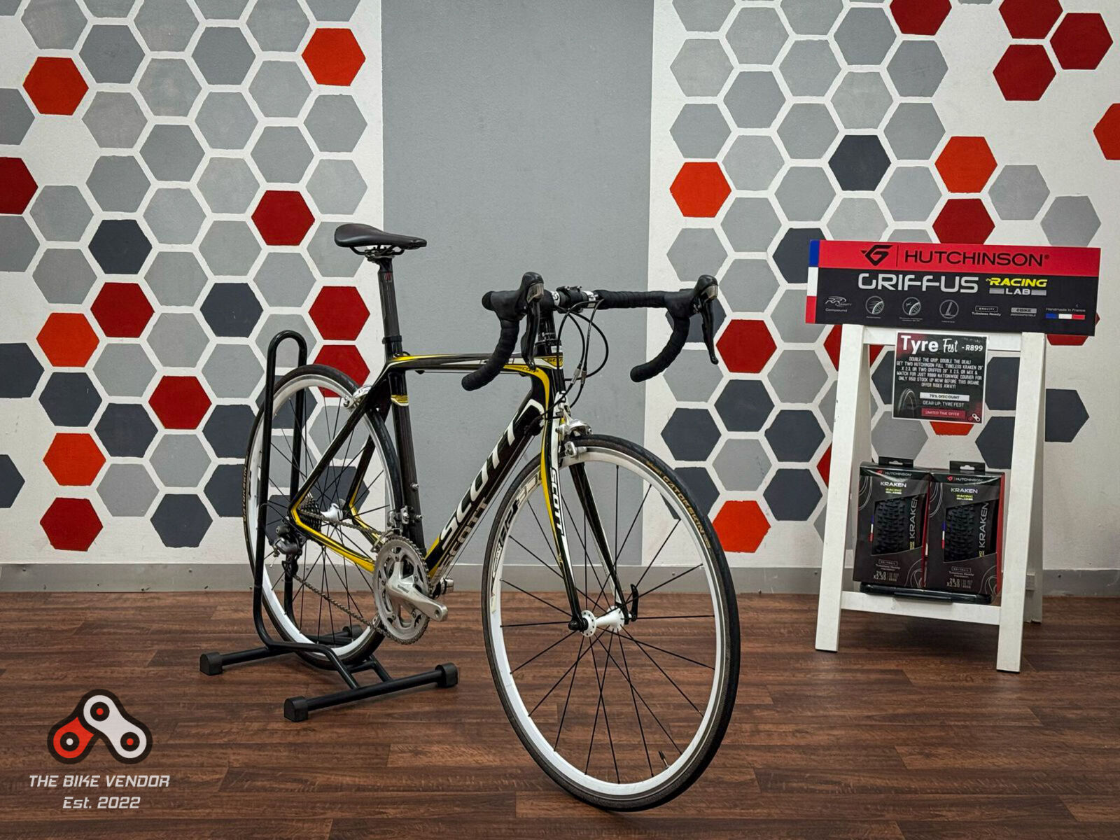 Scott CR1 Comp Carbon - Shimano 105 | Road Bikes | Bike Hub