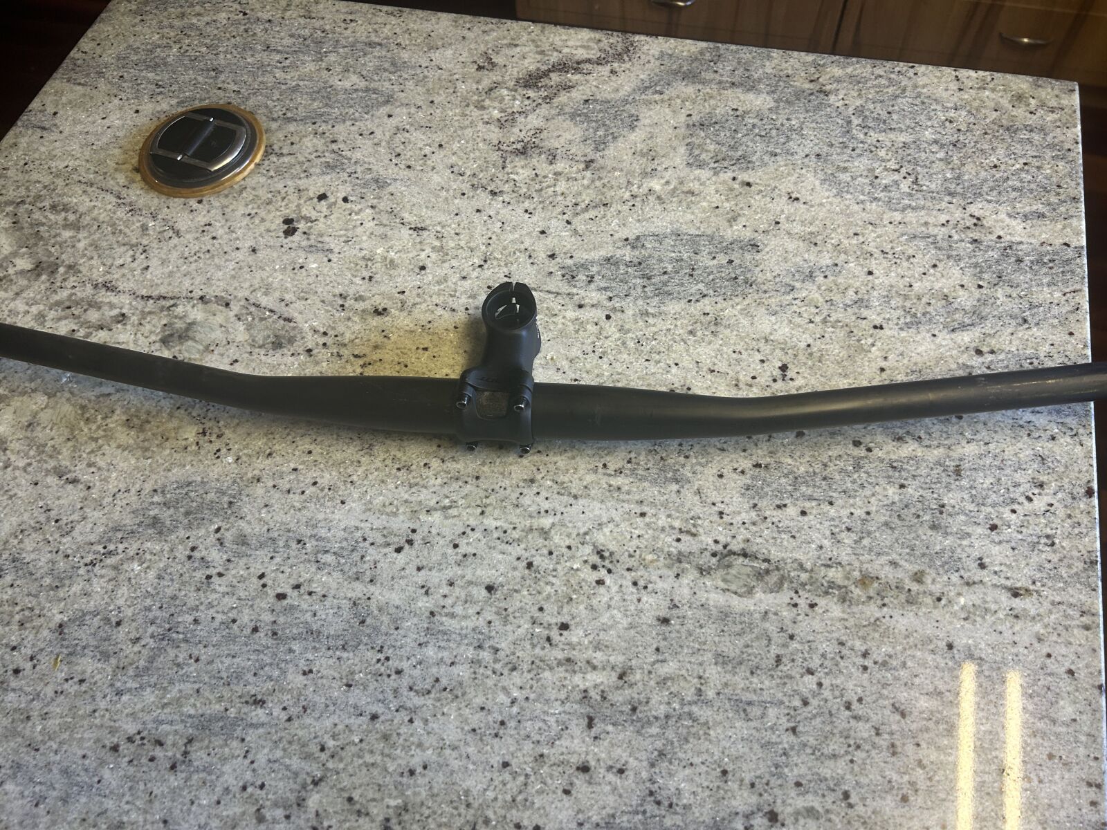 Giant Contact carbon fibre Handlebar | Handlebars | Bike Hub