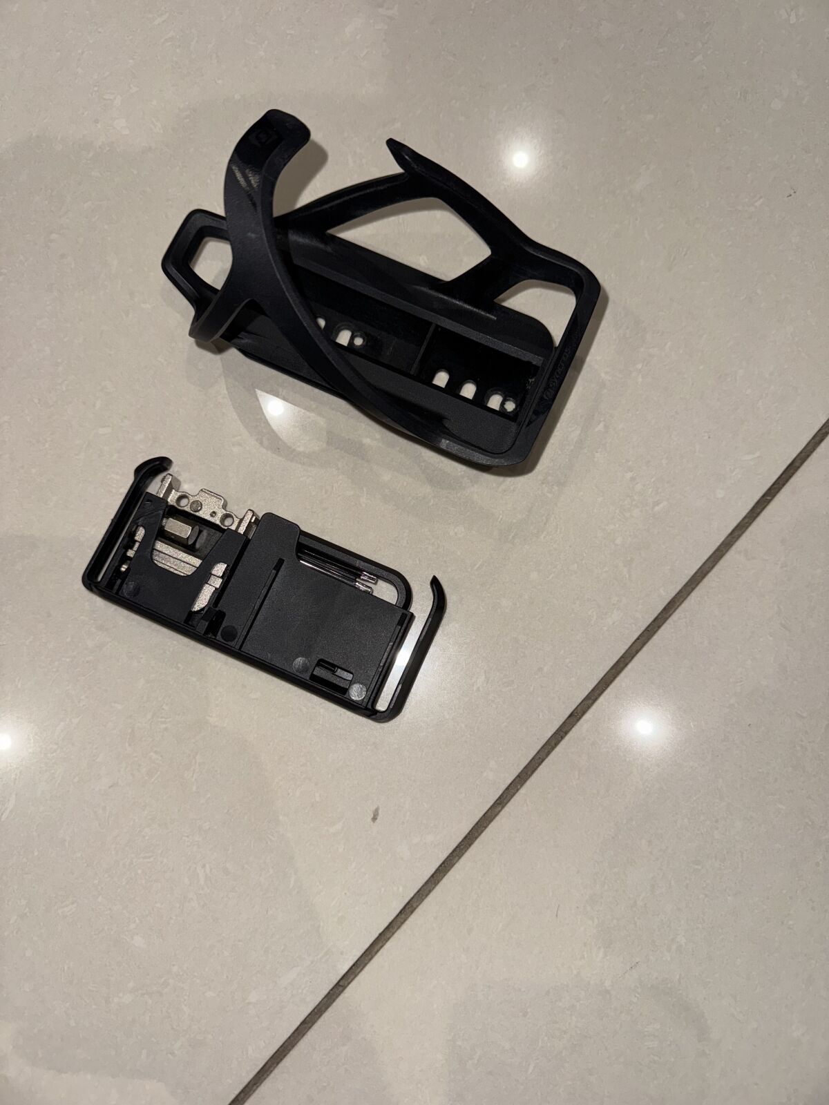 Syncros Matchbox Tailor Tool Bottle Cage Right | Riding Tools & Spares | Bike Hub