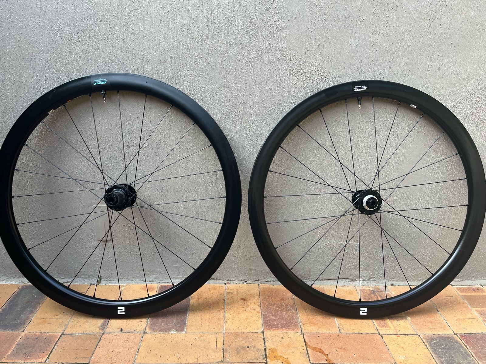 Giant SLR 2 Carbon Disc wheelset | Road Bike Wheels | Bike Hub