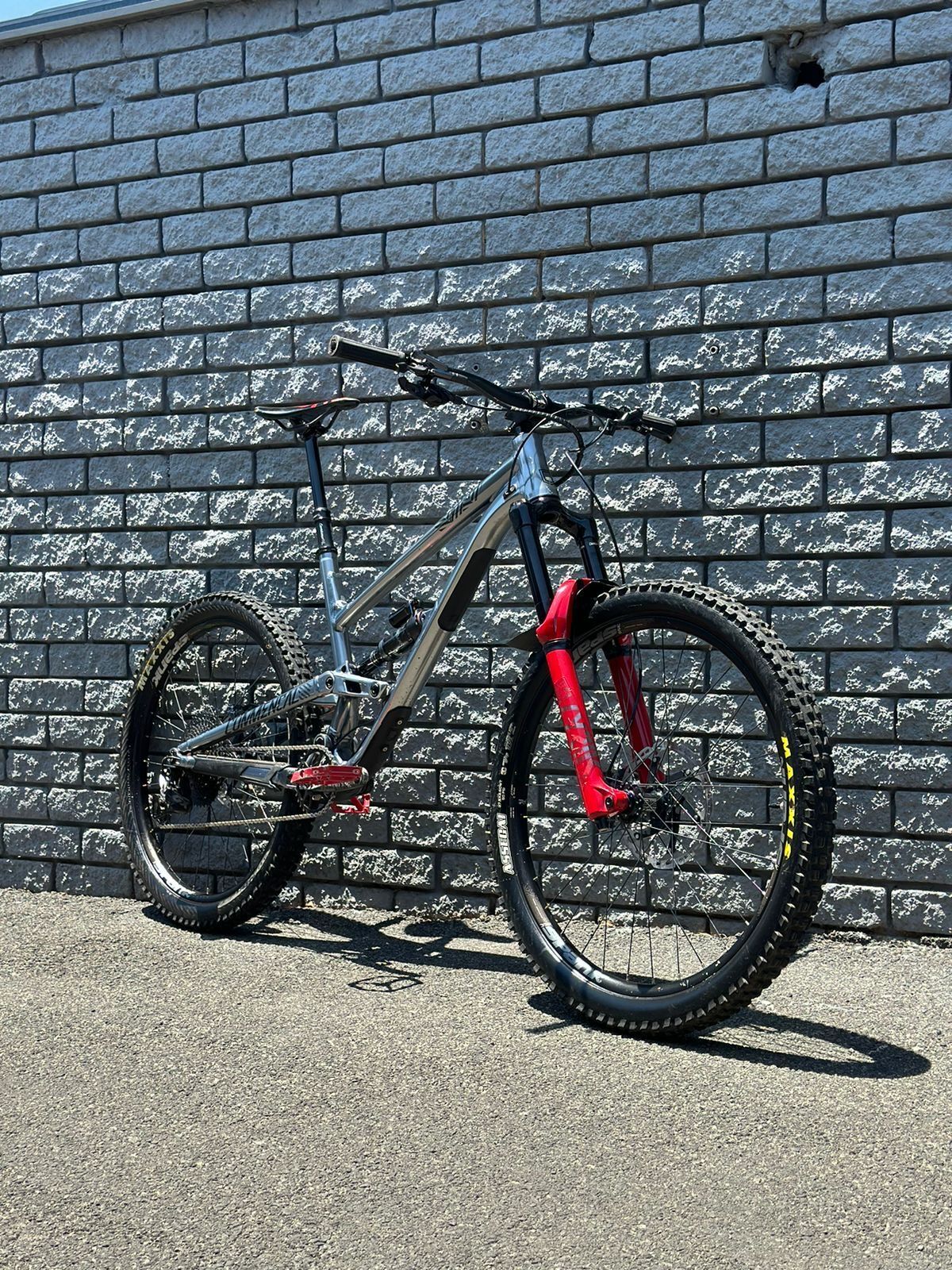 2020 Commencal Clash Race | Dual Suspension Mountain Bikes | Bike Hub