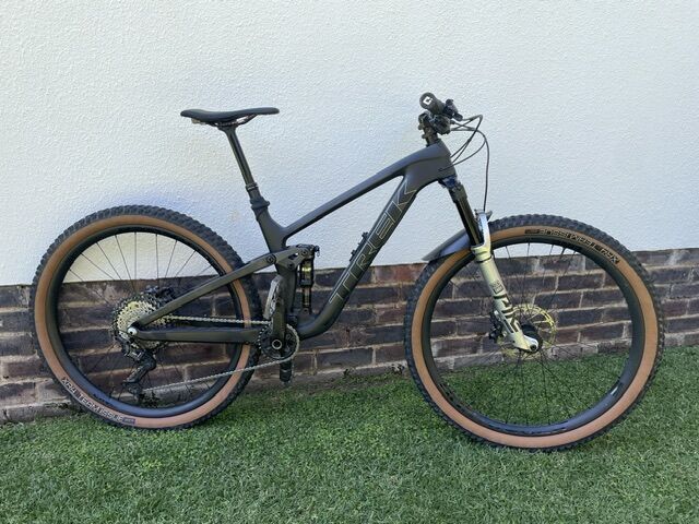 Trek Top Fuel 9.8XT | Dual Suspension Mountain Bikes | Bike Hub