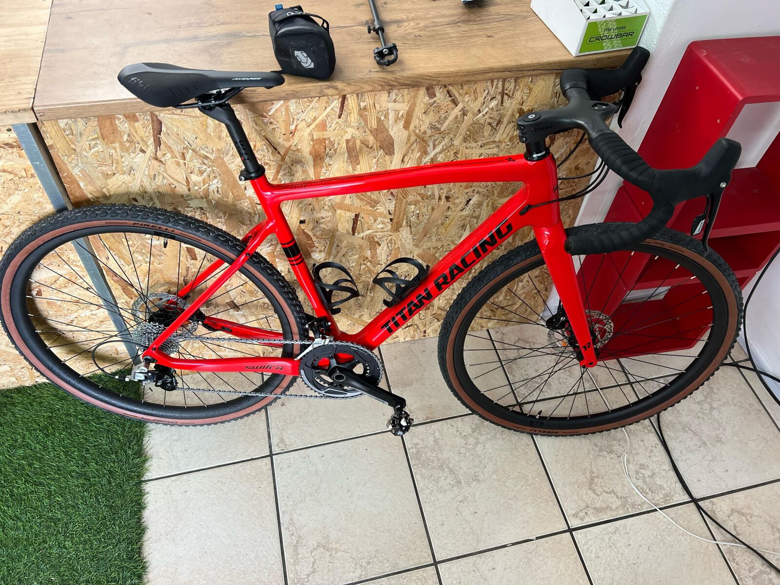 Titan Switch Carbon Elite | Gravel Bikes | Bike Hub