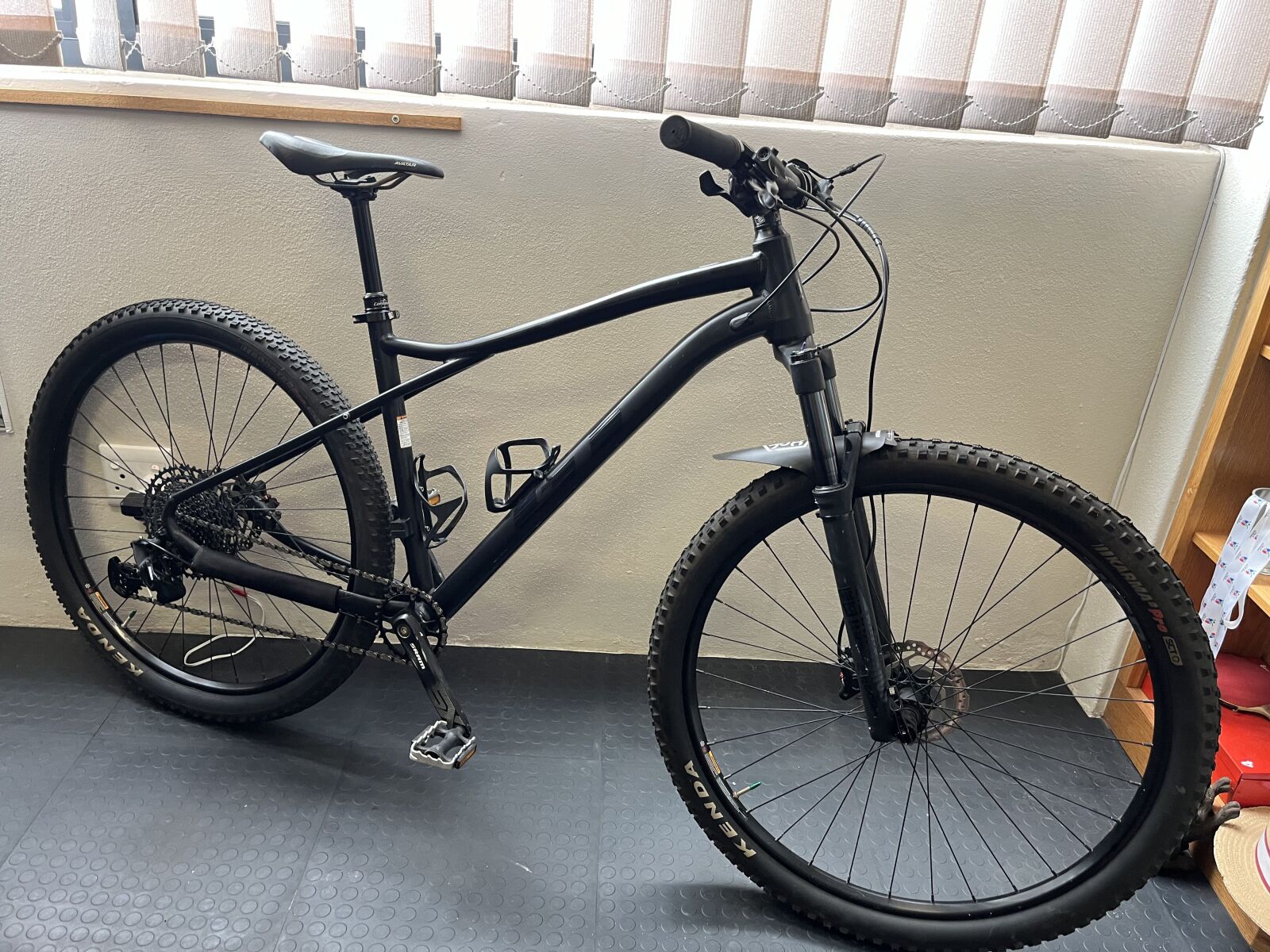 GT Avalanche Expert Hard Tail (Large) | Hardtail Mountain Bikes | Bike Hub