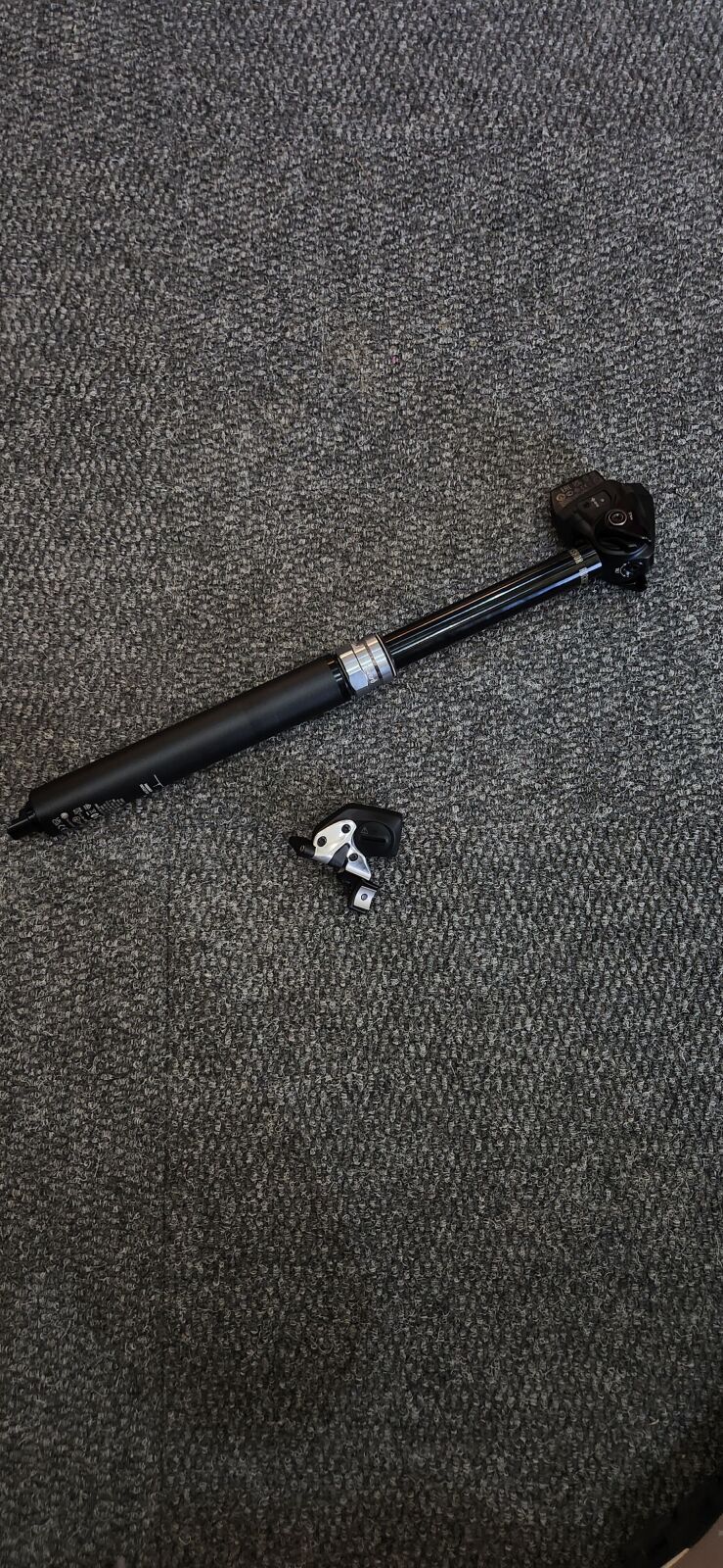 RockShox Reverb AXS 34.9mm 150mm travel | Dropper Seat Posts | Bike Hub