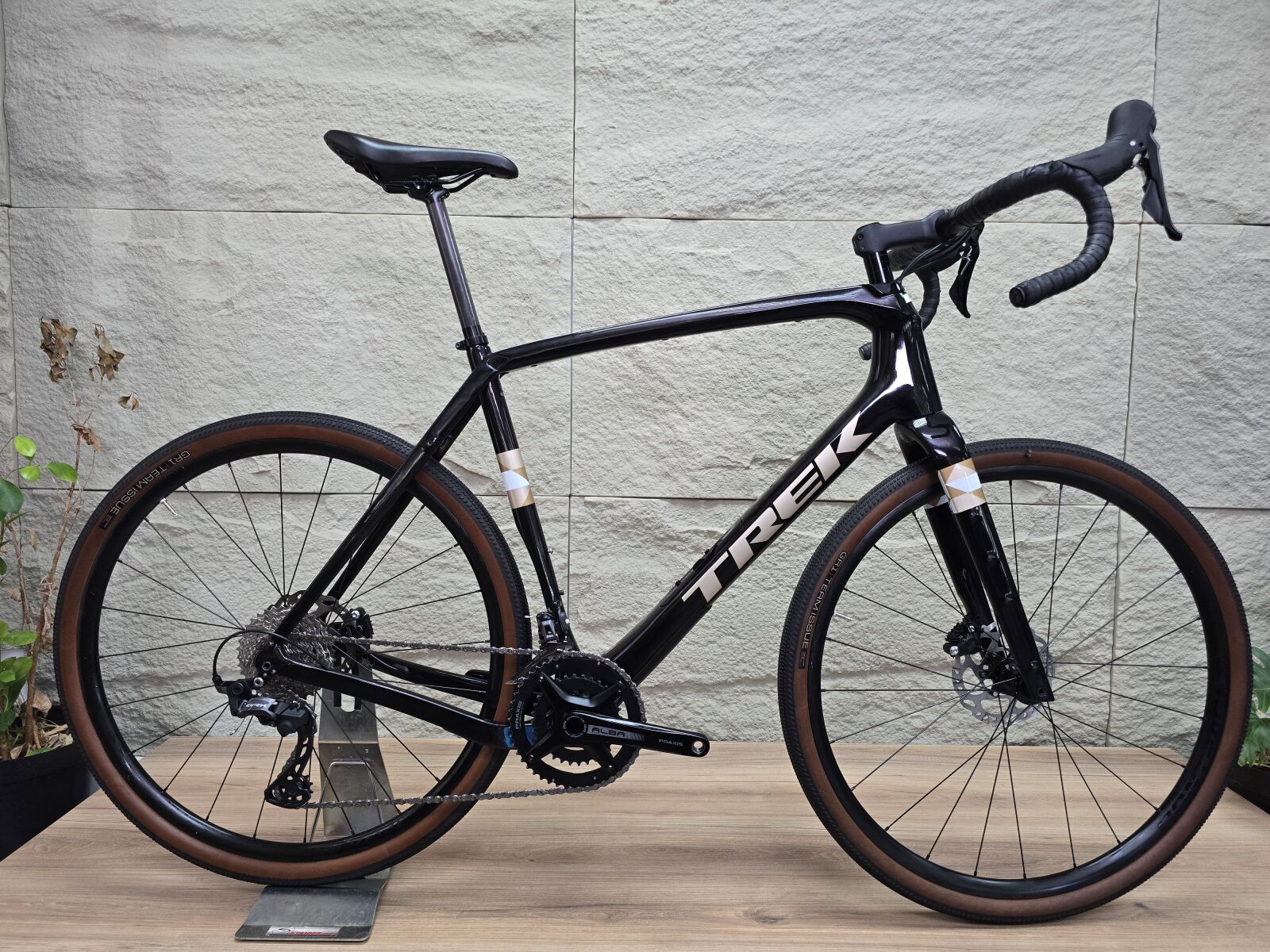 TREK CHECKPOINT SL5 (61cm) **Carbon-12SPD-2024* | Gravel Bikes | Bike Hub