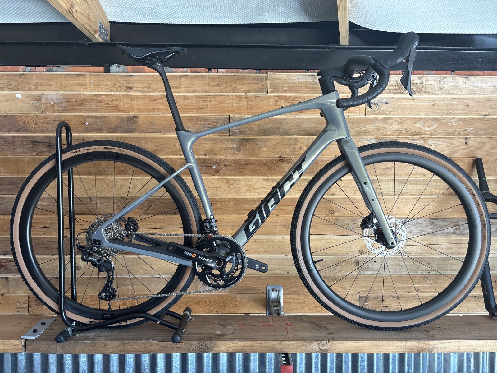 Giant Revolt ADV 0 M/L | Gravel Bikes | Bike Hub