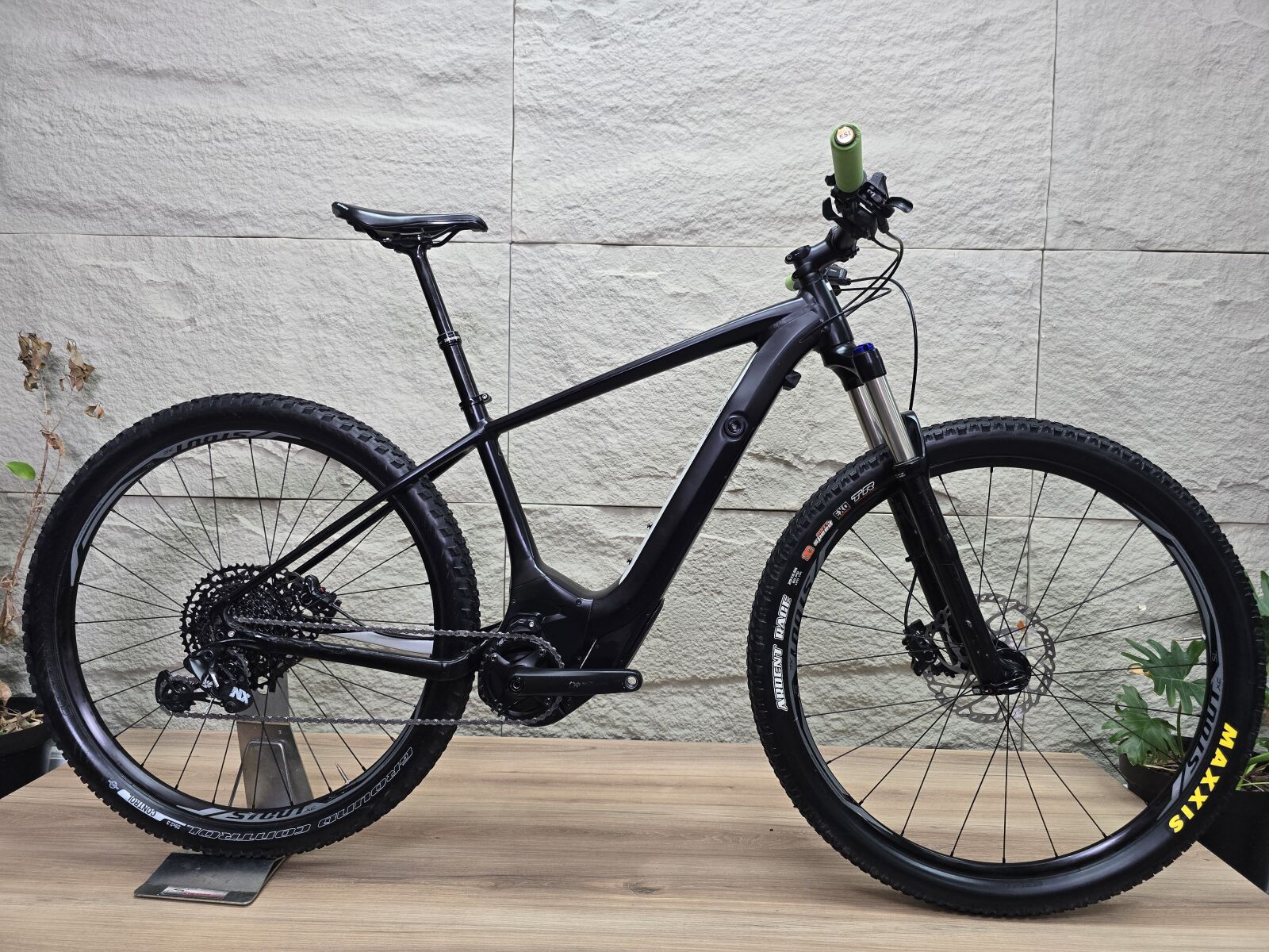 SPECIALIZED LEVO (M) **SOLD** | Hardtail Mountain E-Bikes | Bike Hub