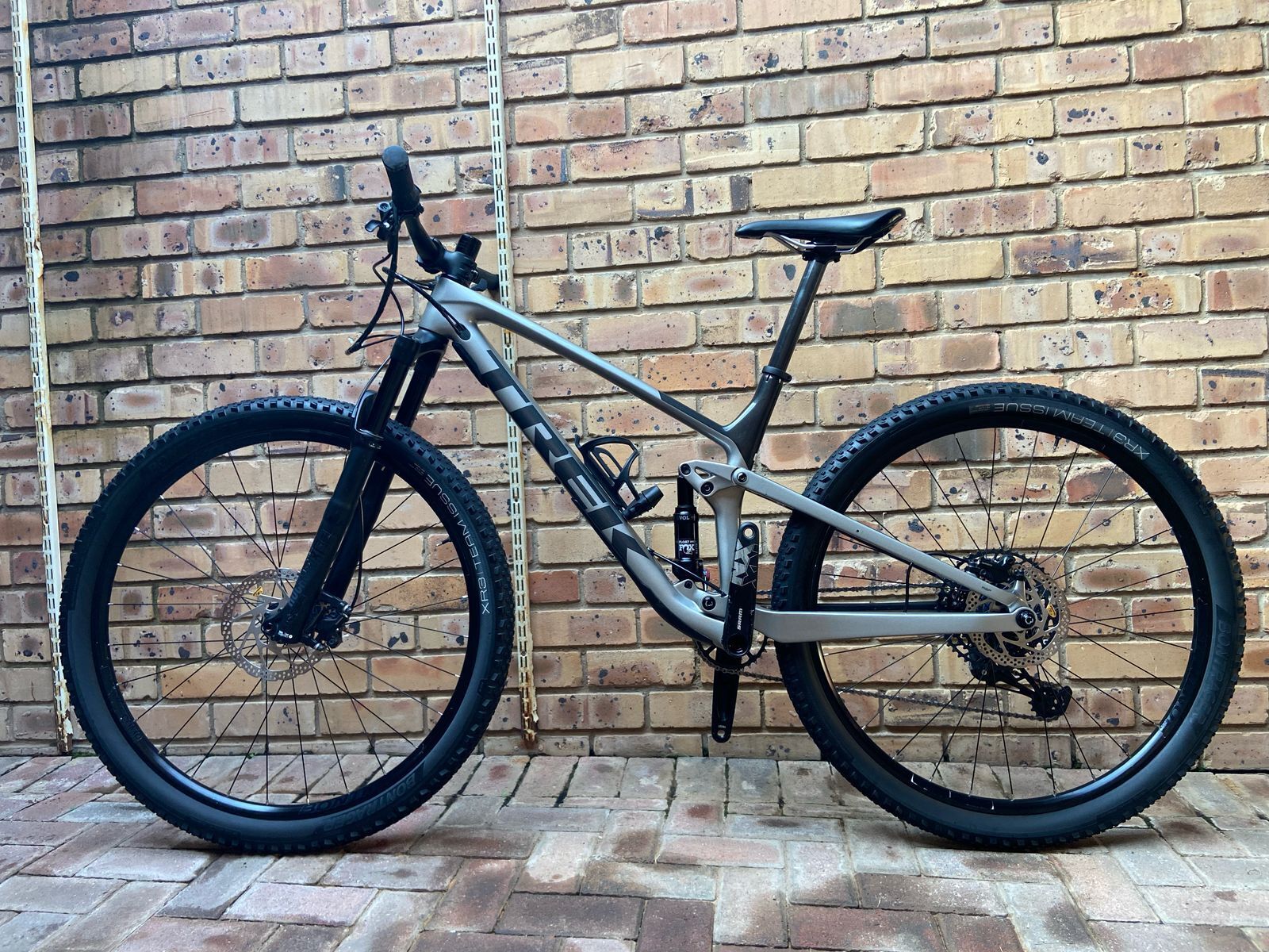 Trek Top Fuel 9.7 M/L | Dual Suspension Mountain Bikes | Bike Hub