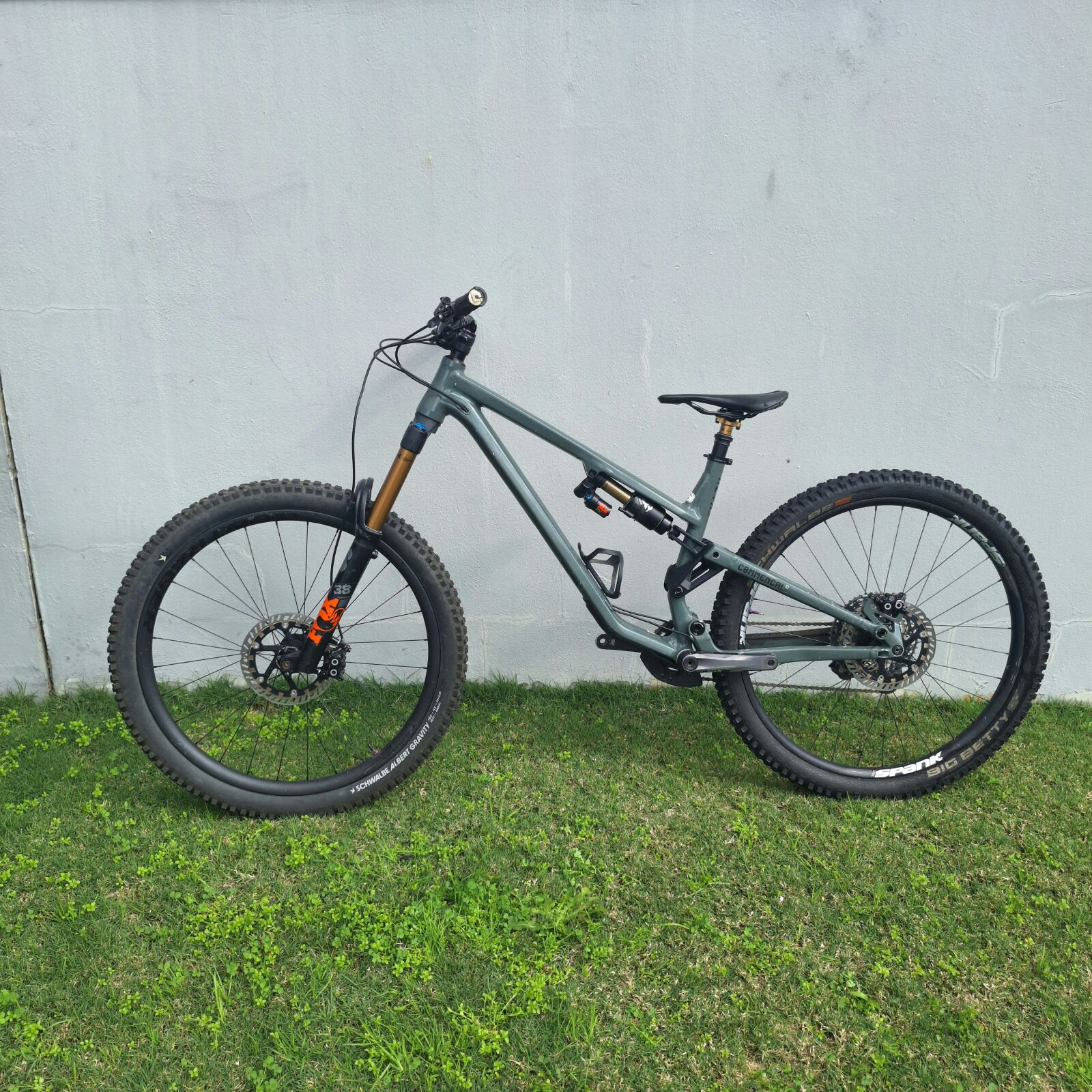 2022 Commencal Meta | Dual Suspension Mountain Bikes | Bike Hub