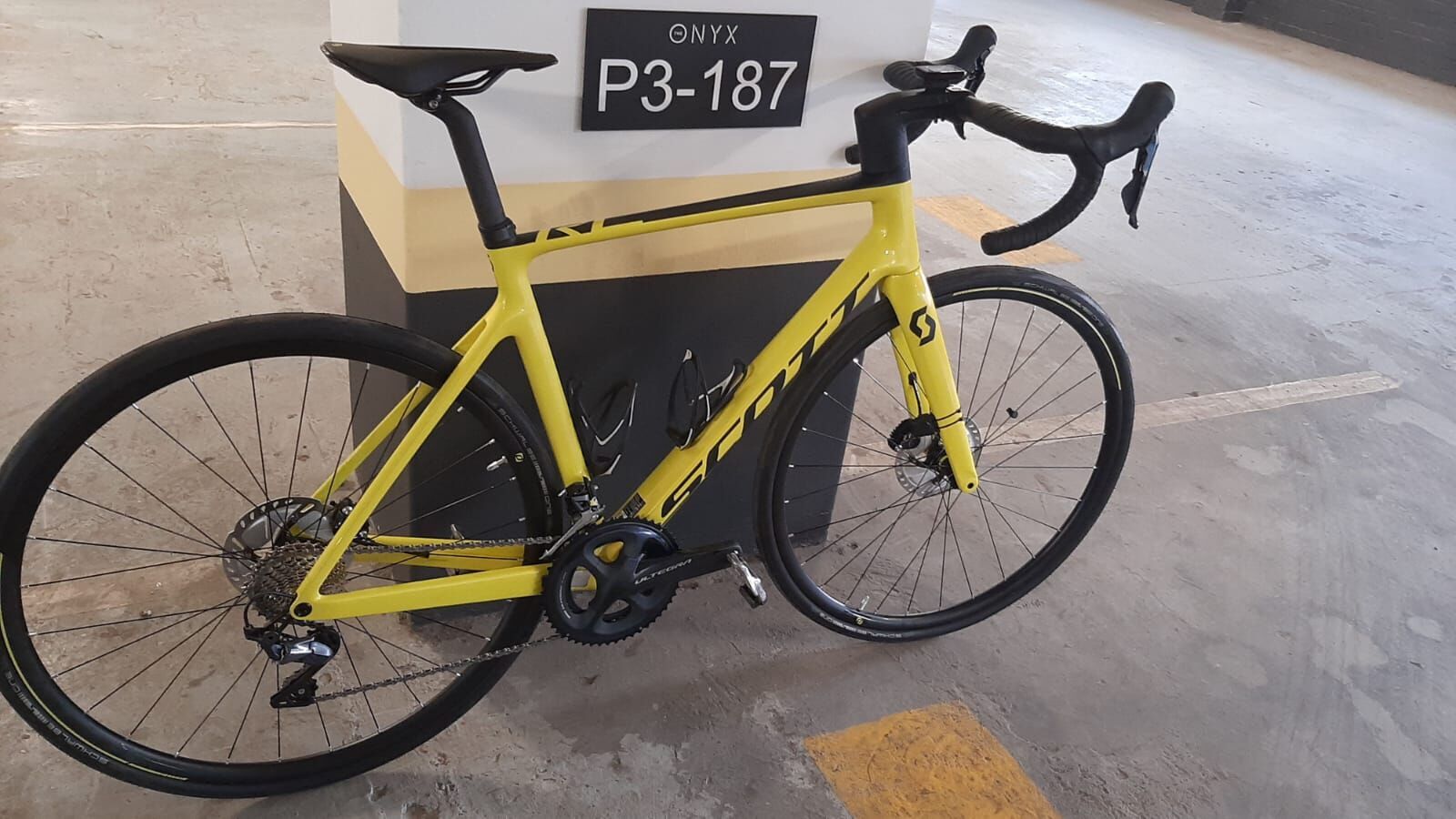 Scott Addict RC 30 2020 | Road Bikes | Bike Hub