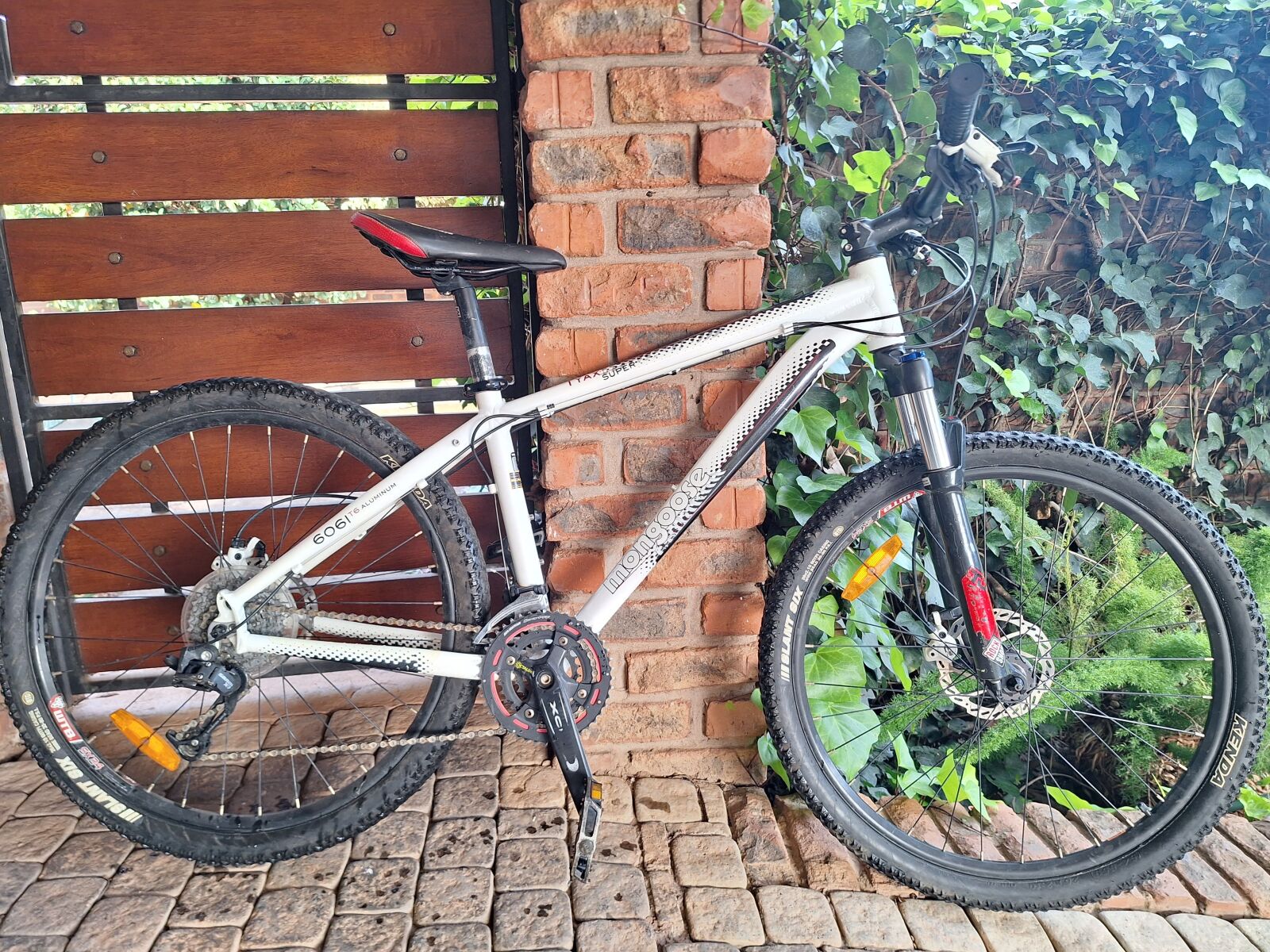 Mongoose TYAX SUPER | Hardtail Mountain Bikes | Bike Hub