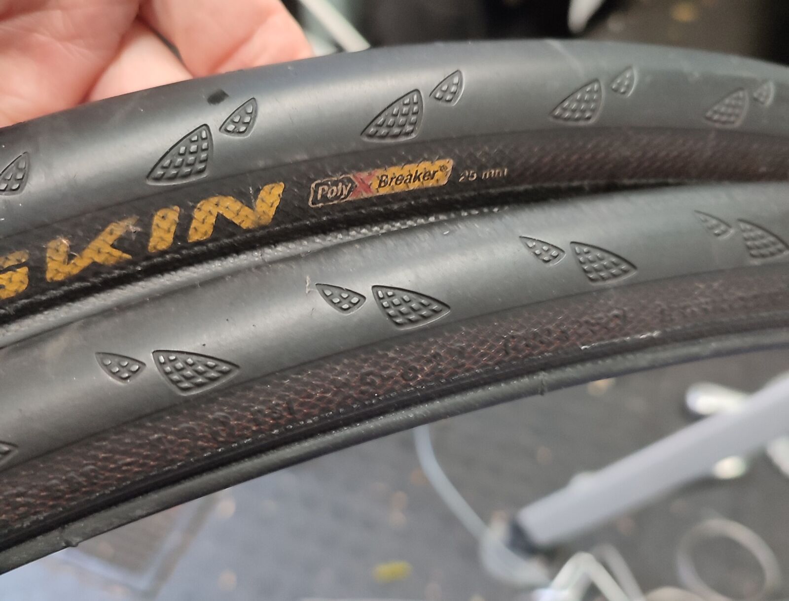 Continental Gatorskins 25mm x 2 | Road Bike Tyres | Bike Hub