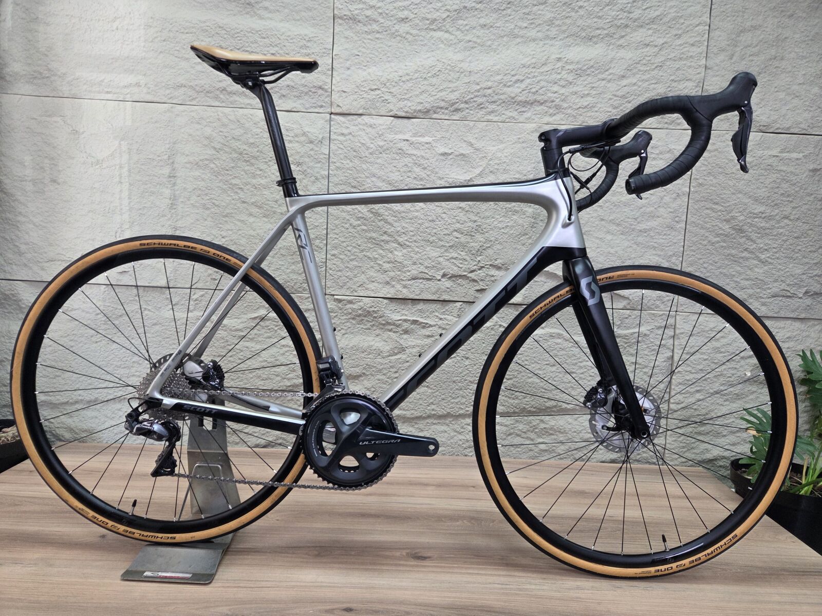 SCOTT ADDICT RC15 (58cm) **Carbon-11SPD-Di2** | Road Bikes | Bike Hub